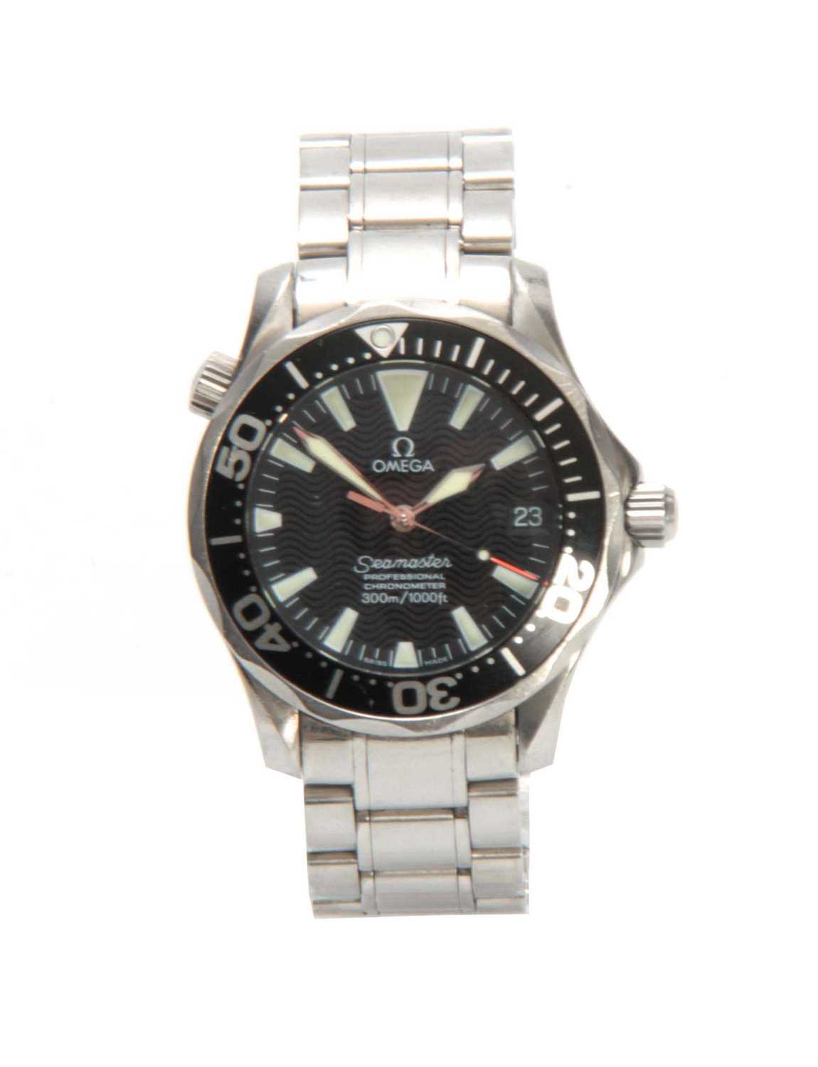 Lot 615 - A GENTLEMAN'S STEEL OMEGA SEAMASTER WITH