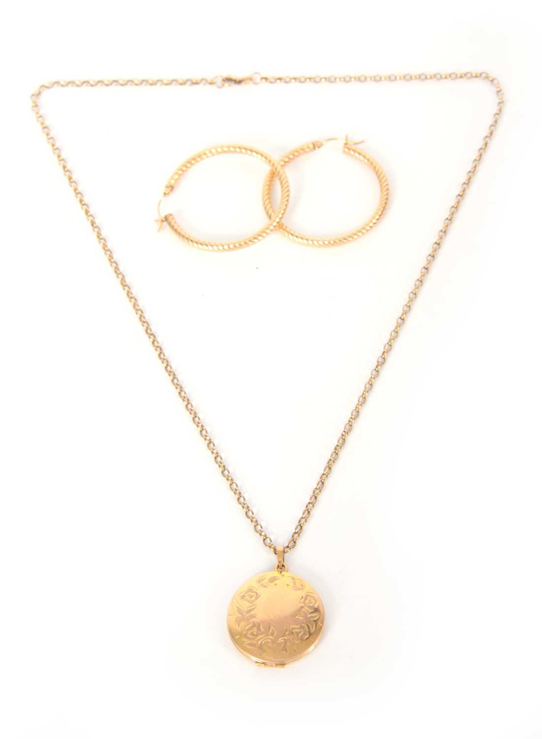 Lot 337 - A 9CT GOLD LOCKET AND CHAIN NECKLACE with