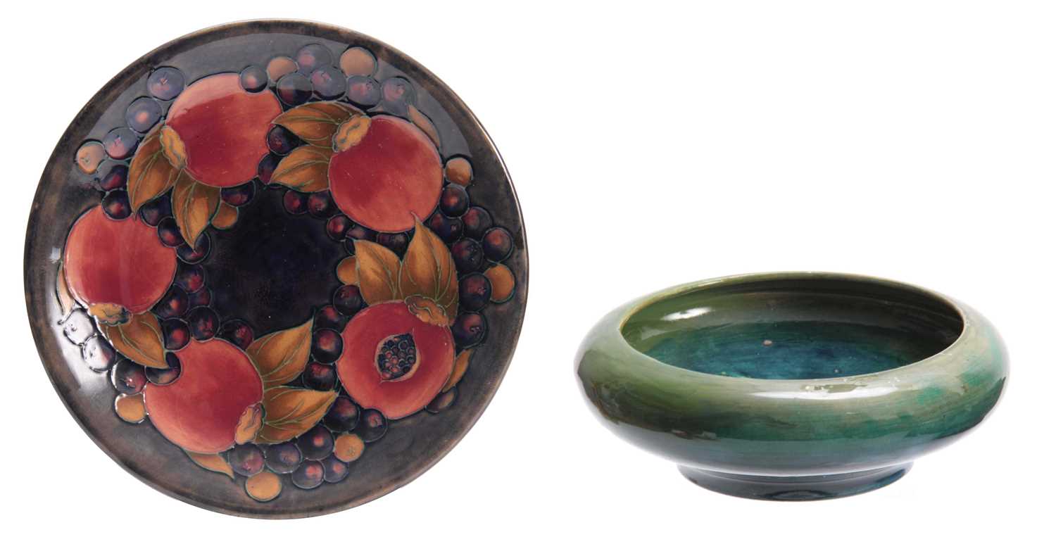 Lot 47 - AN EARLY 20th CENTURY MOORCROFT PLATE with