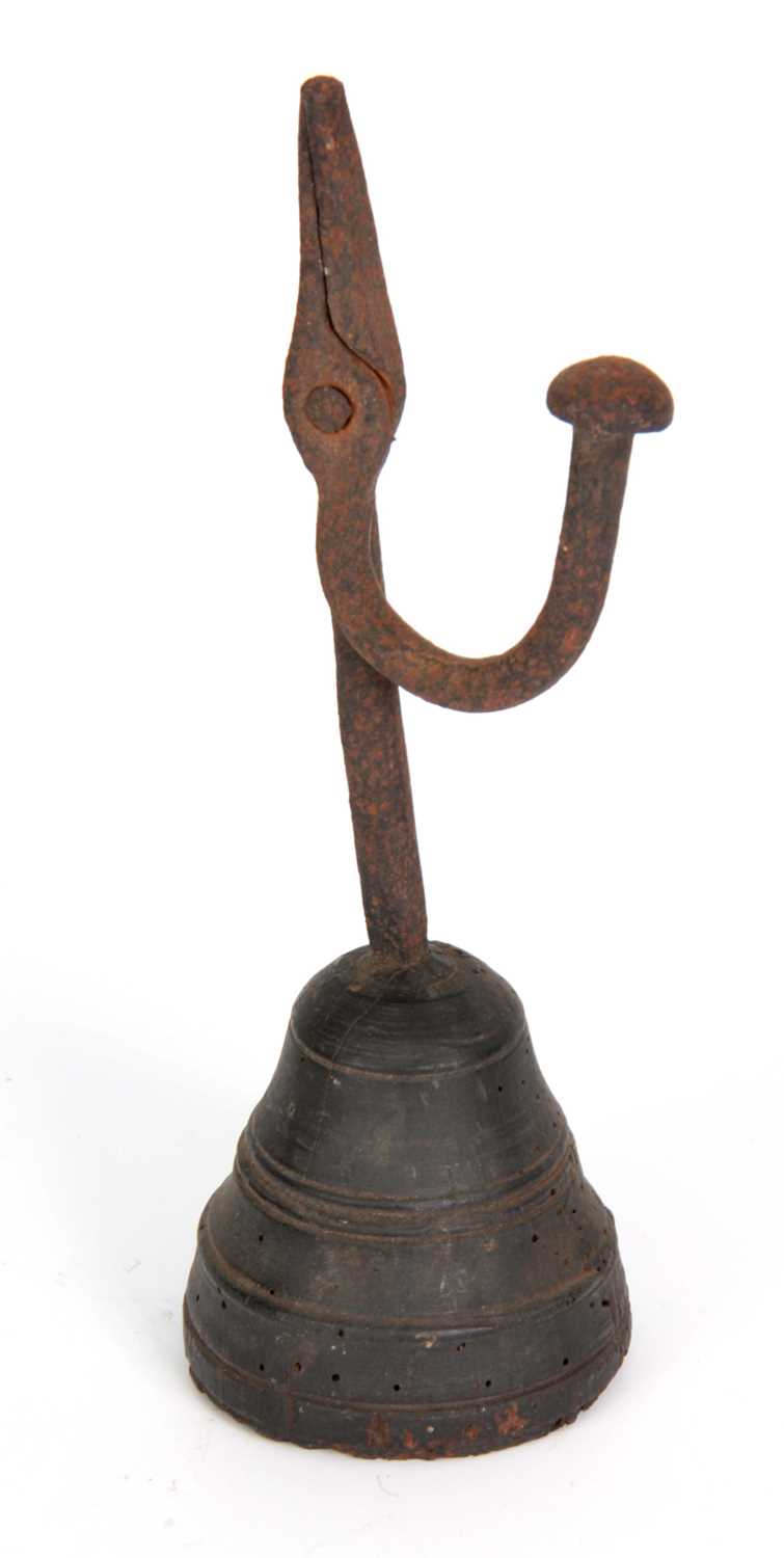 Lot 735 - AN EARLY 18TH CENTURY WROUGHT IRON RUSH