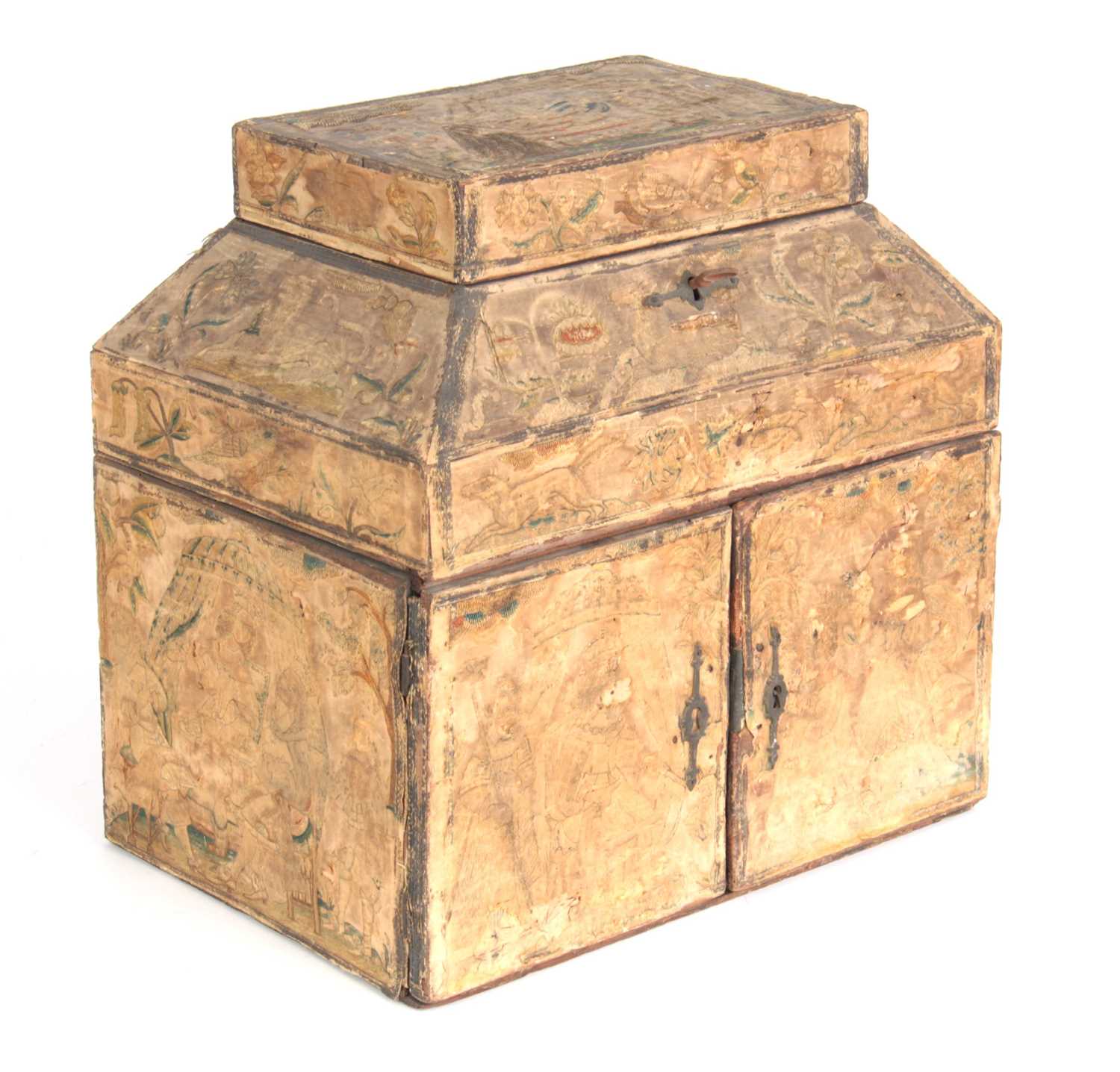 Lot 945 - A 17th CENTURY STUMPWORK CASKET having