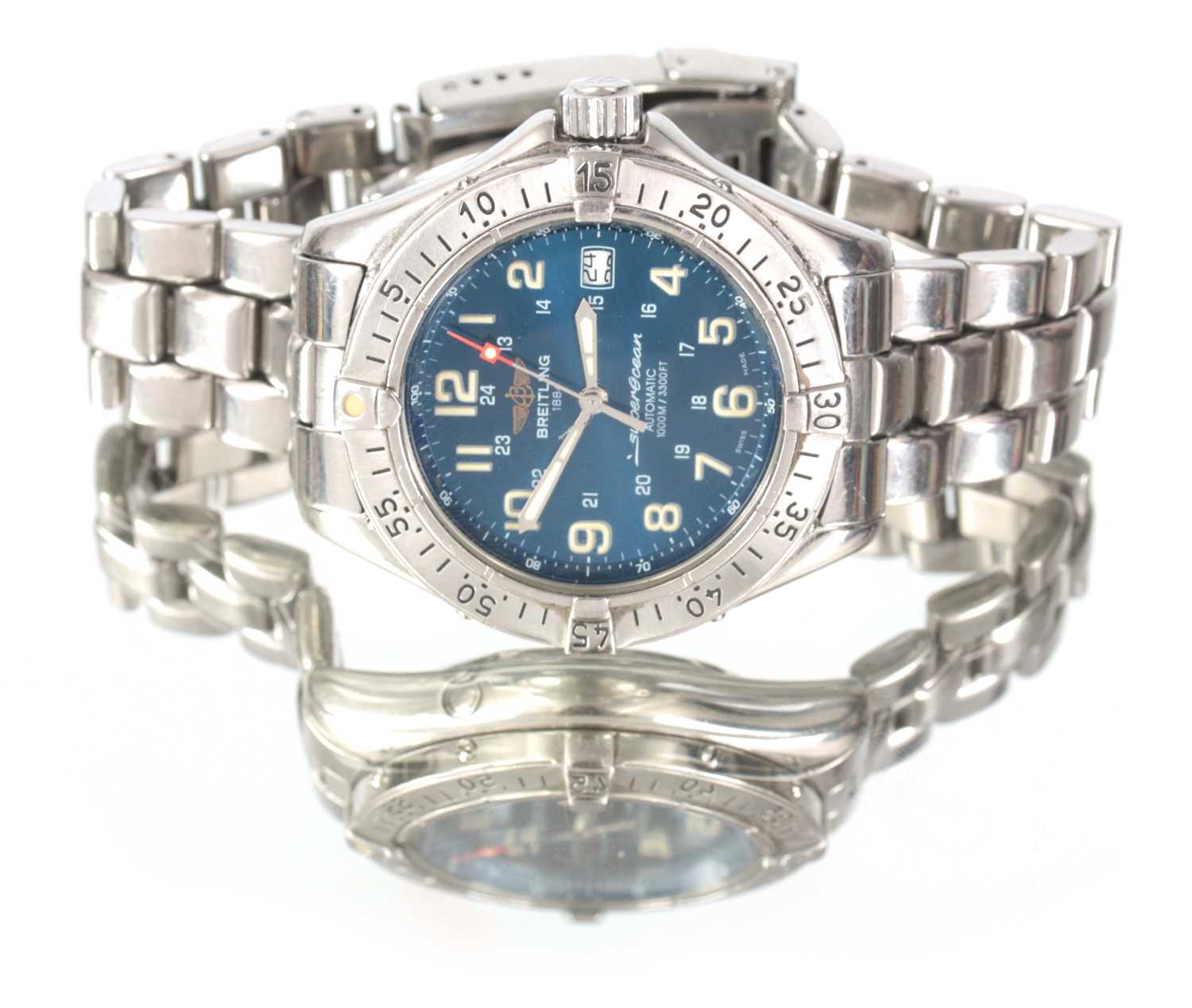 Lot 236 - A GENTLEMAN'S STAINLESS STEEL BREITLING