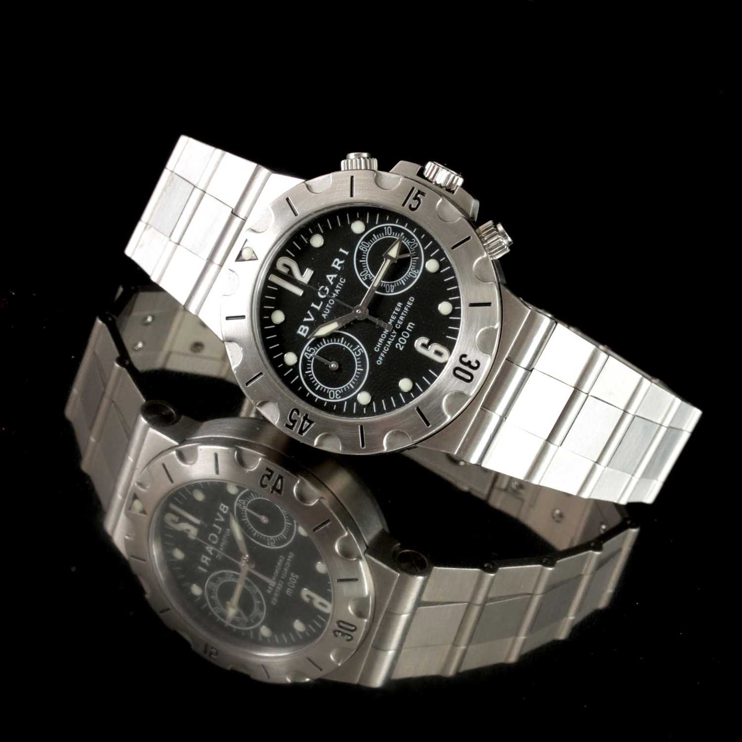 Lot 237 - A GENTLEMAN'S STAINLESS STEEL BULGARI