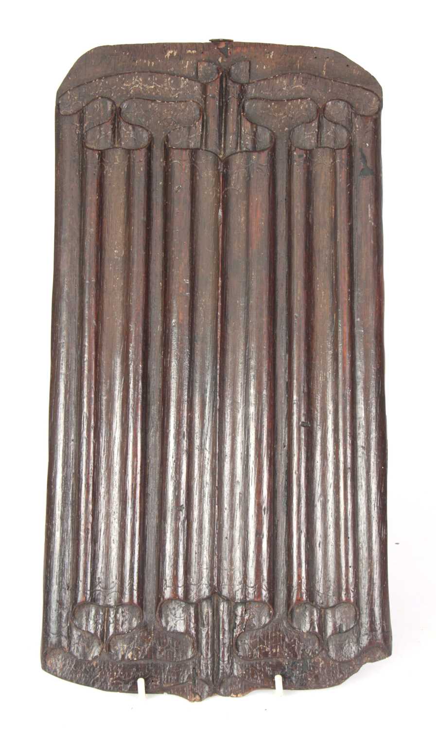 Lot 712 - A 16TH/17TH CENTURY FLEMISH CARVED OAK LINEN