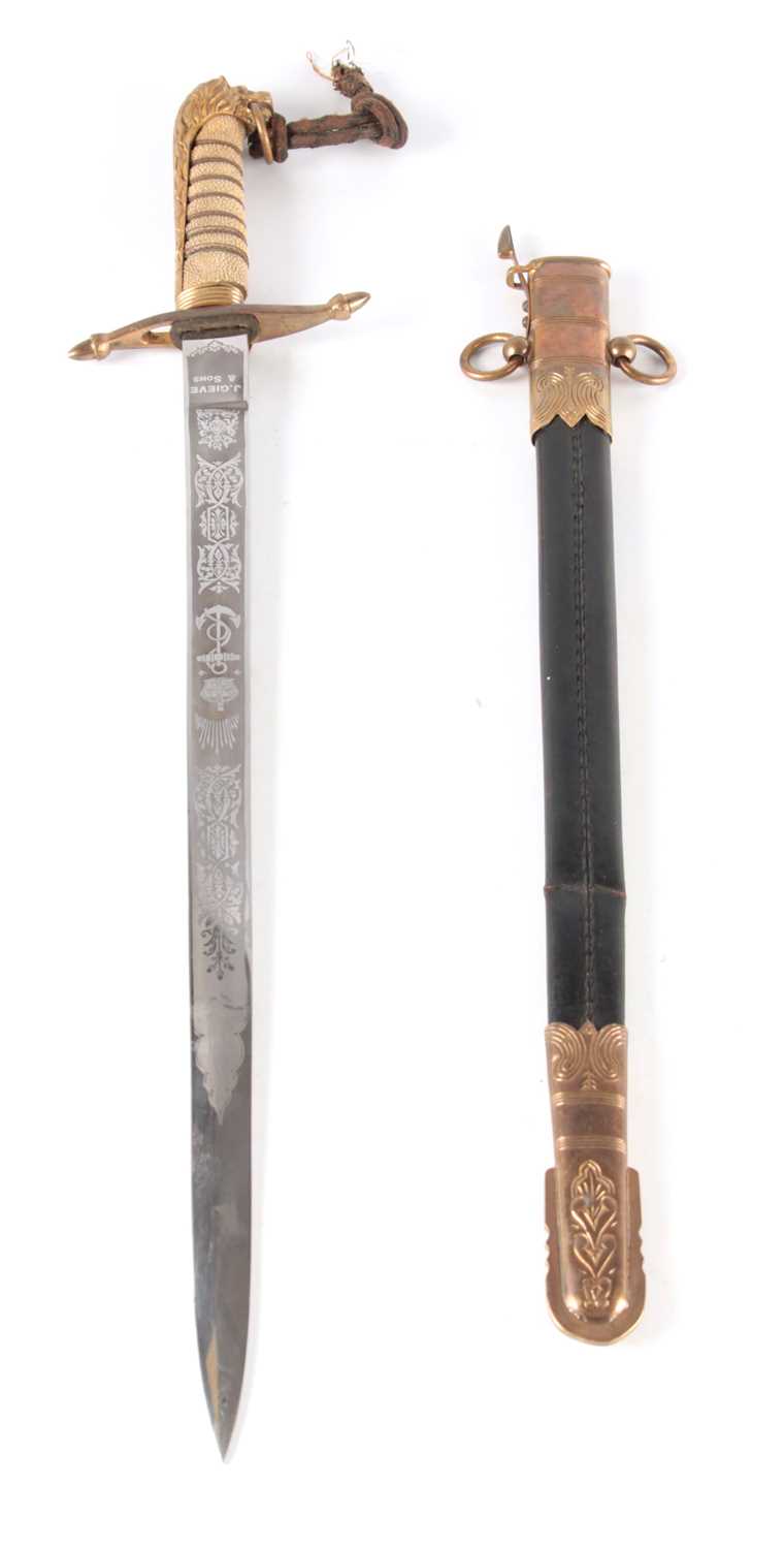Lot 369 - AN EARLY 20TH CENTURY BRITISH NAVAL DIRK by