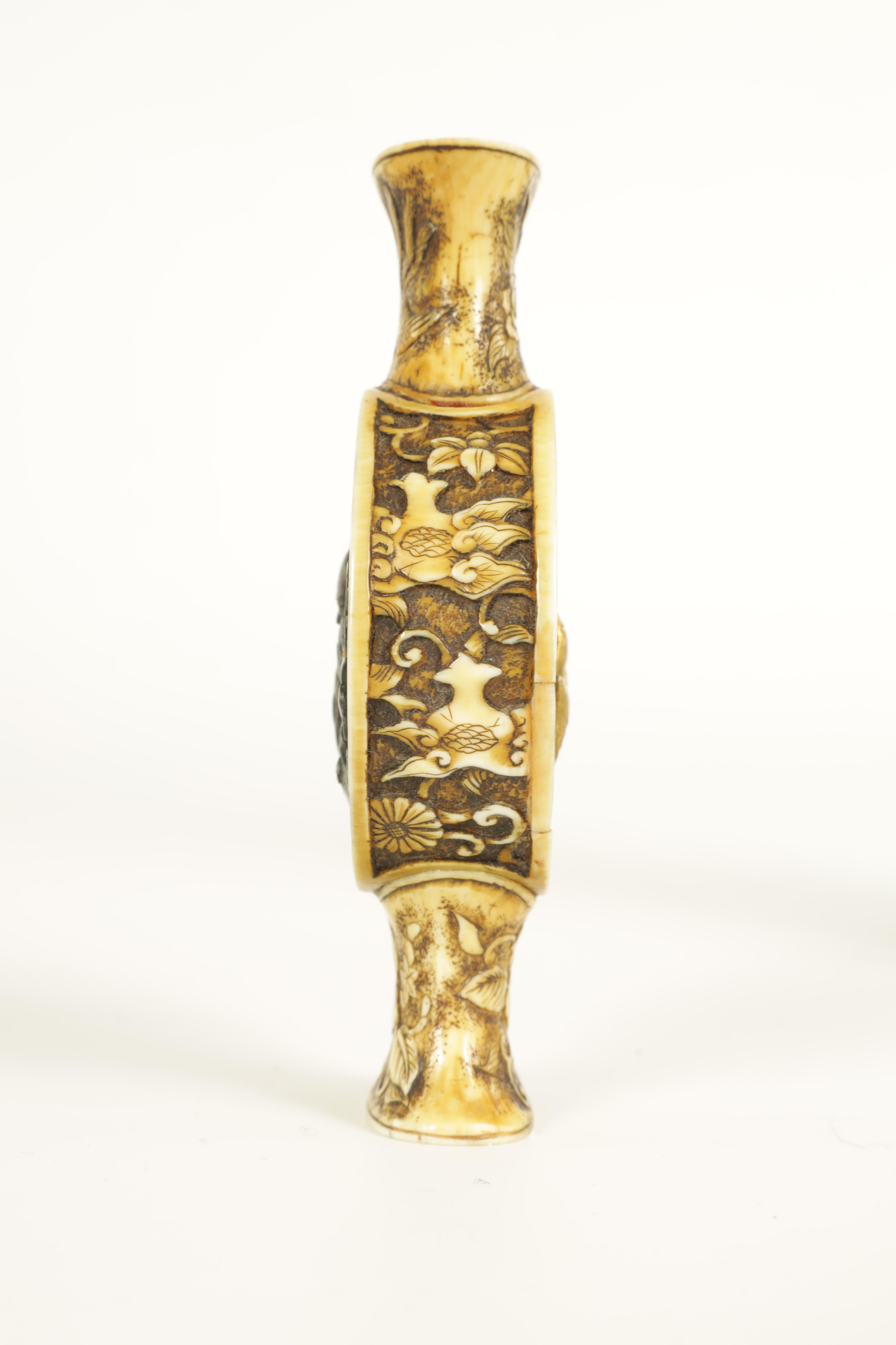Lot 129 - A JAPANESE MEIJI PERIOD SHAKUDO METAL AND