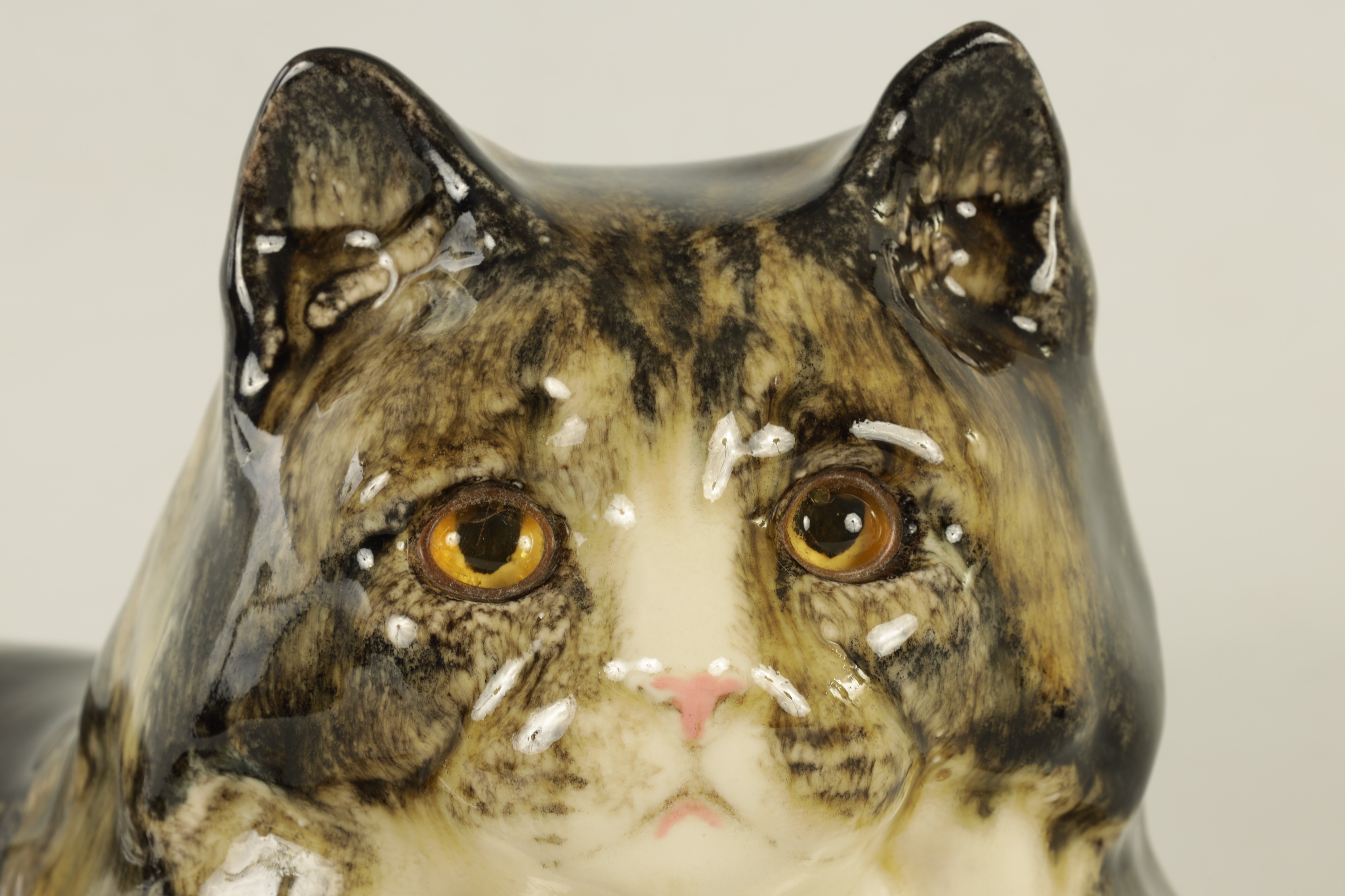 Lot 155 - A JENNY WINSTANLEY CERAMIC CAT WITH GLASS