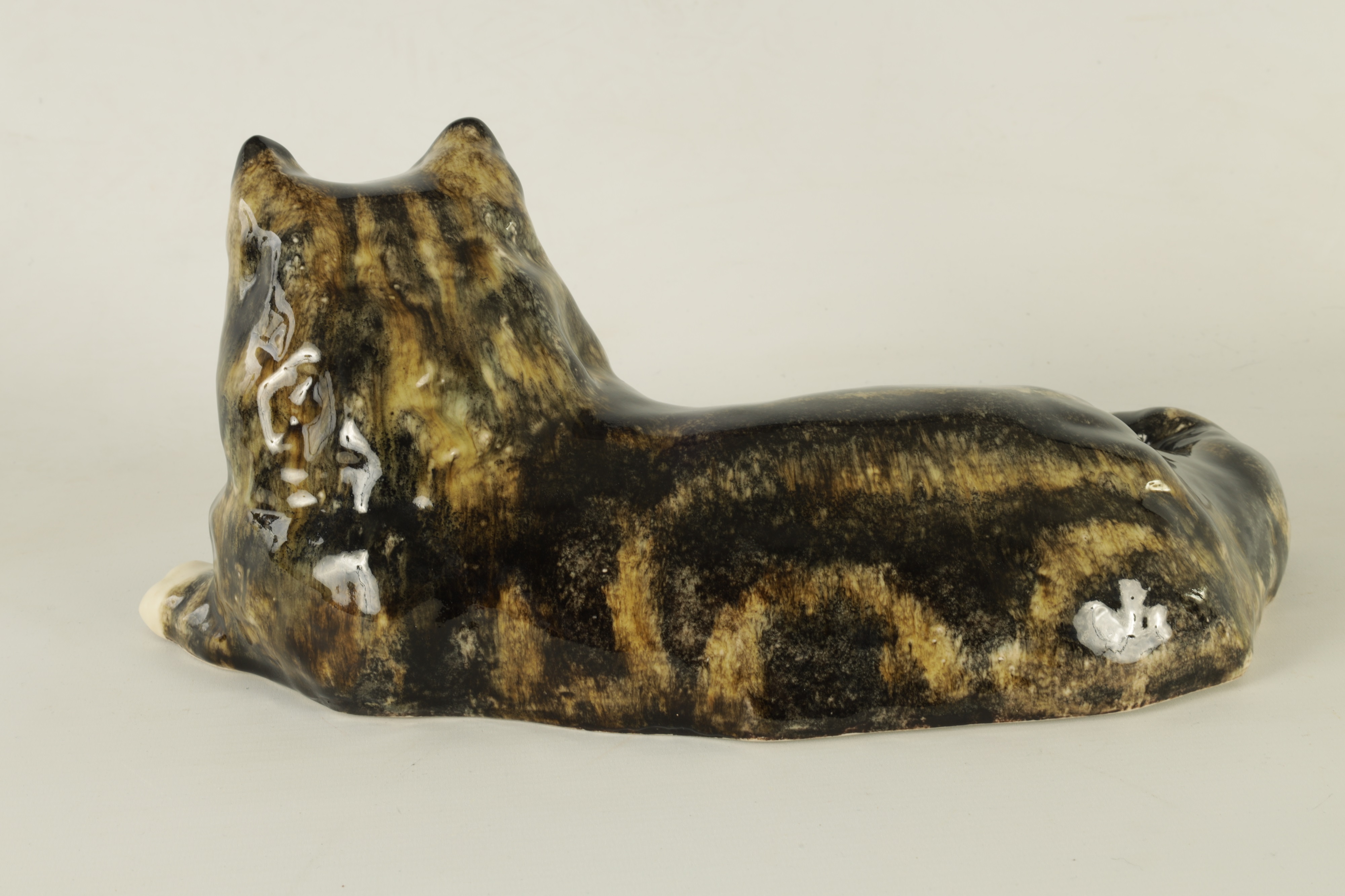Lot 155 - A JENNY WINSTANLEY CERAMIC CAT WITH GLASS