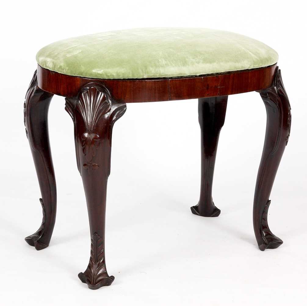 Lot 817 - A GEORGE I MAHOGANY OVAL DRESSING STOOL with