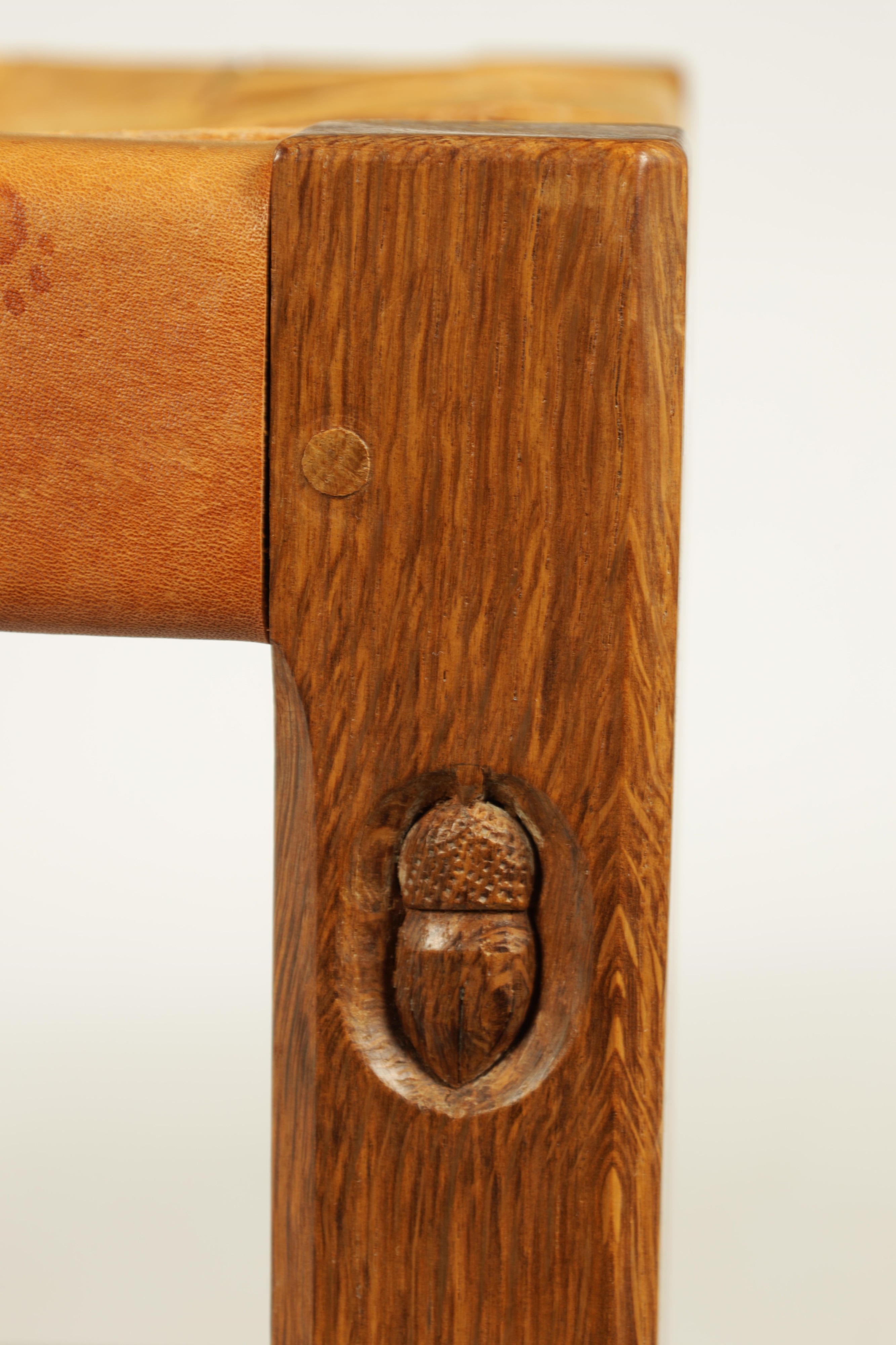 Lot 975 - AN ALAN ‘ACORN MAN’ GRAINGER AZED OAK