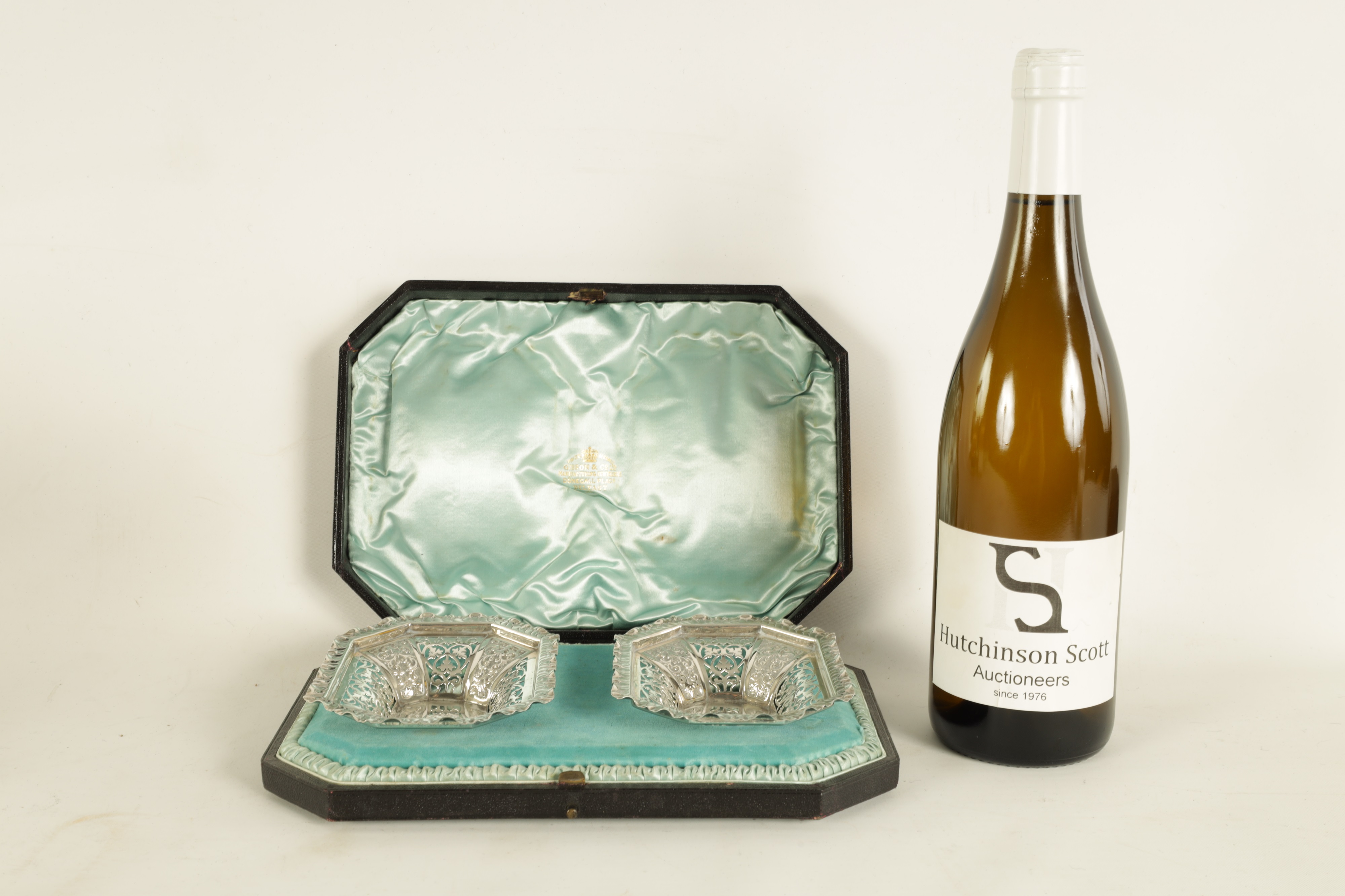 Lot 332 - A CASED PAIR OF VICTORIAN SILVER SWEATMEAT