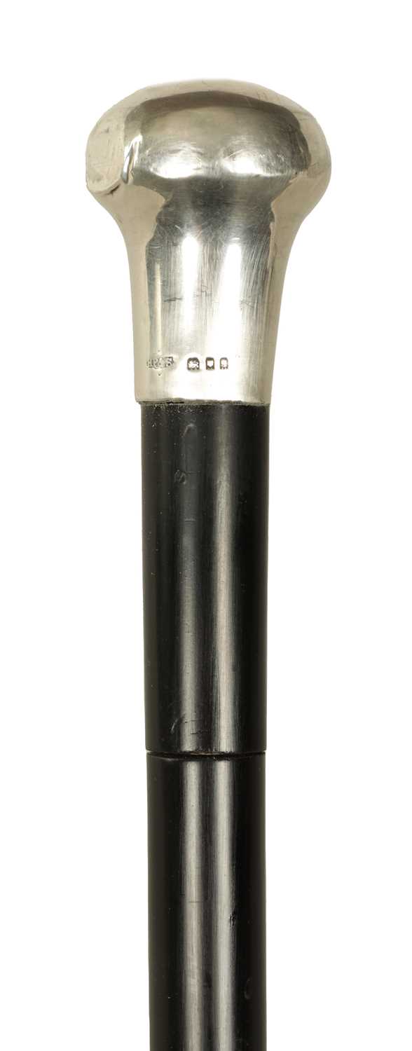 Lot 352 - AN EARLY 20TH CENTURY EBONISED SILVER TOPPED