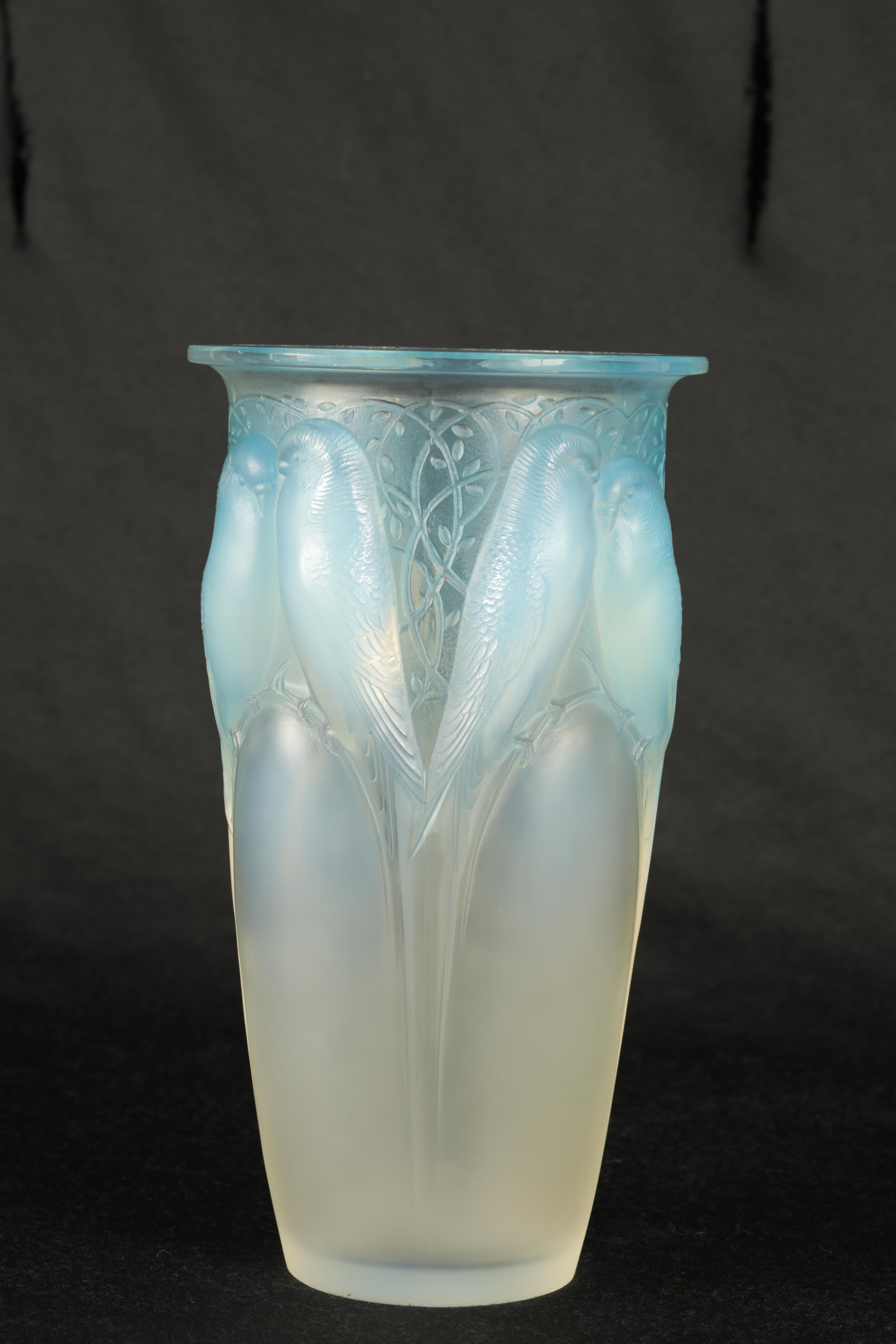 Lot 15 - AN R LALIQUE FRANCE OPALESCENT AND BLUE