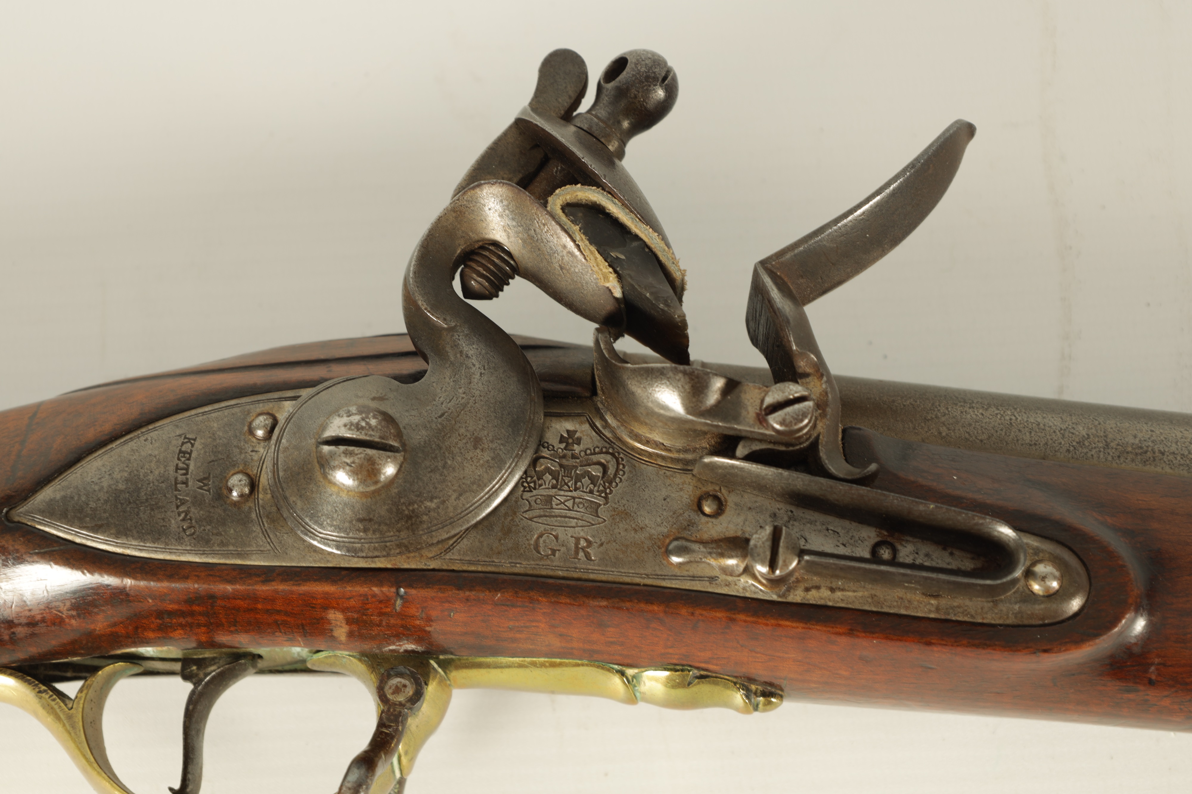 Lot 398 - AN EARLY 19TH CENTURY BROWN BESS FLINTLOCK