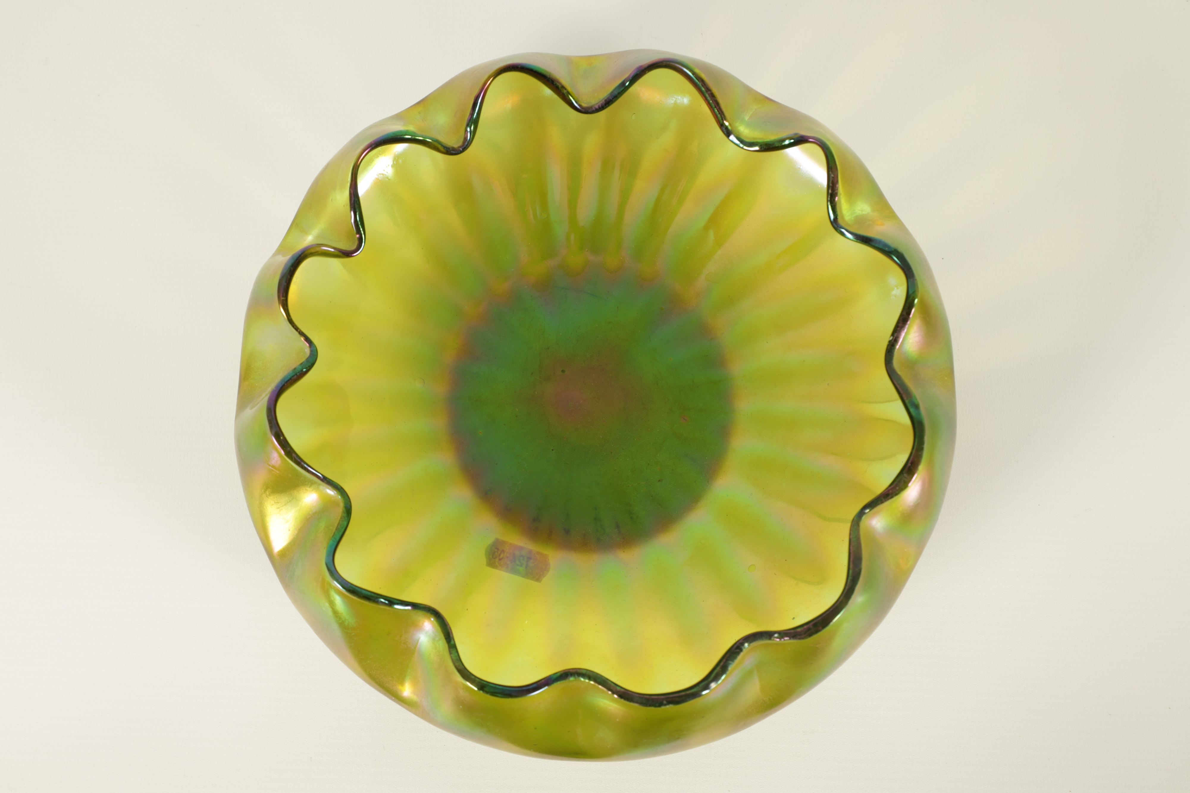 Lot 28 - AN EARLY 20TH CENTURY GREEN OPALESCENT LOETZ
