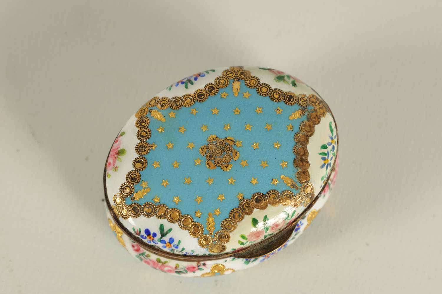 Lot 54 - AN 18TH CENTURY LIMOGES ENAMEL PORCELAIN