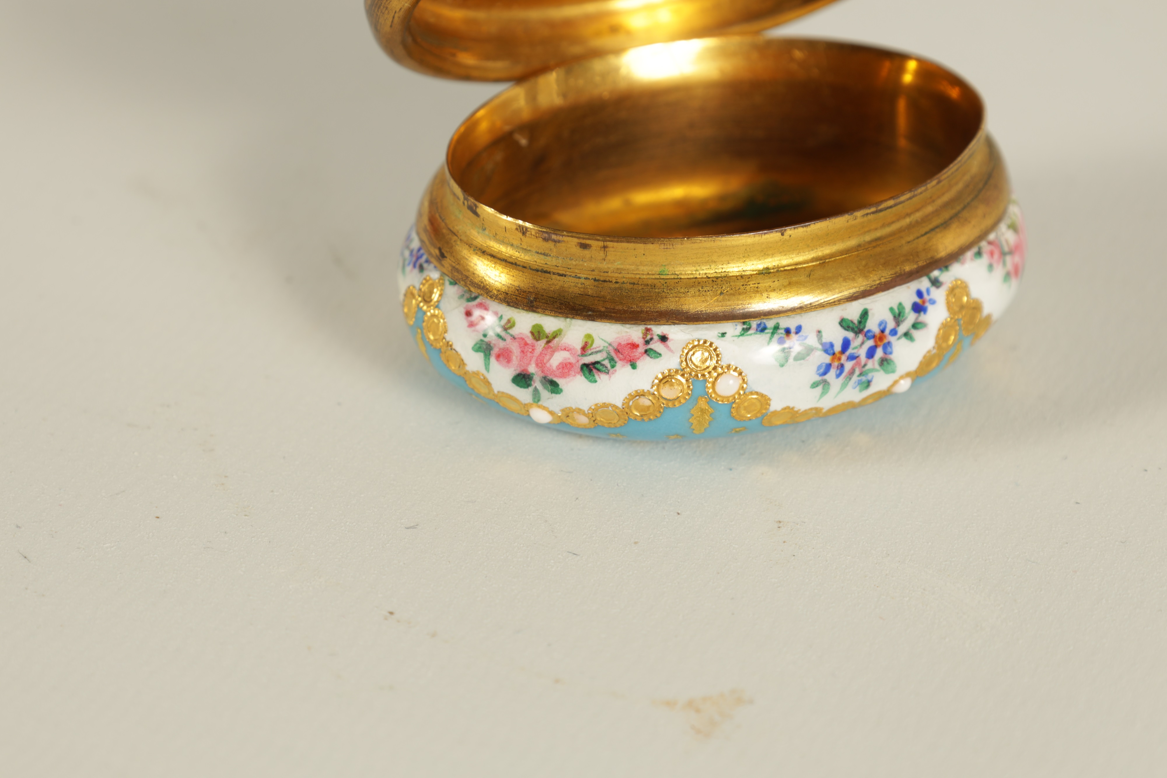 Lot 54 - AN 18TH CENTURY LIMOGES ENAMEL PORCELAIN