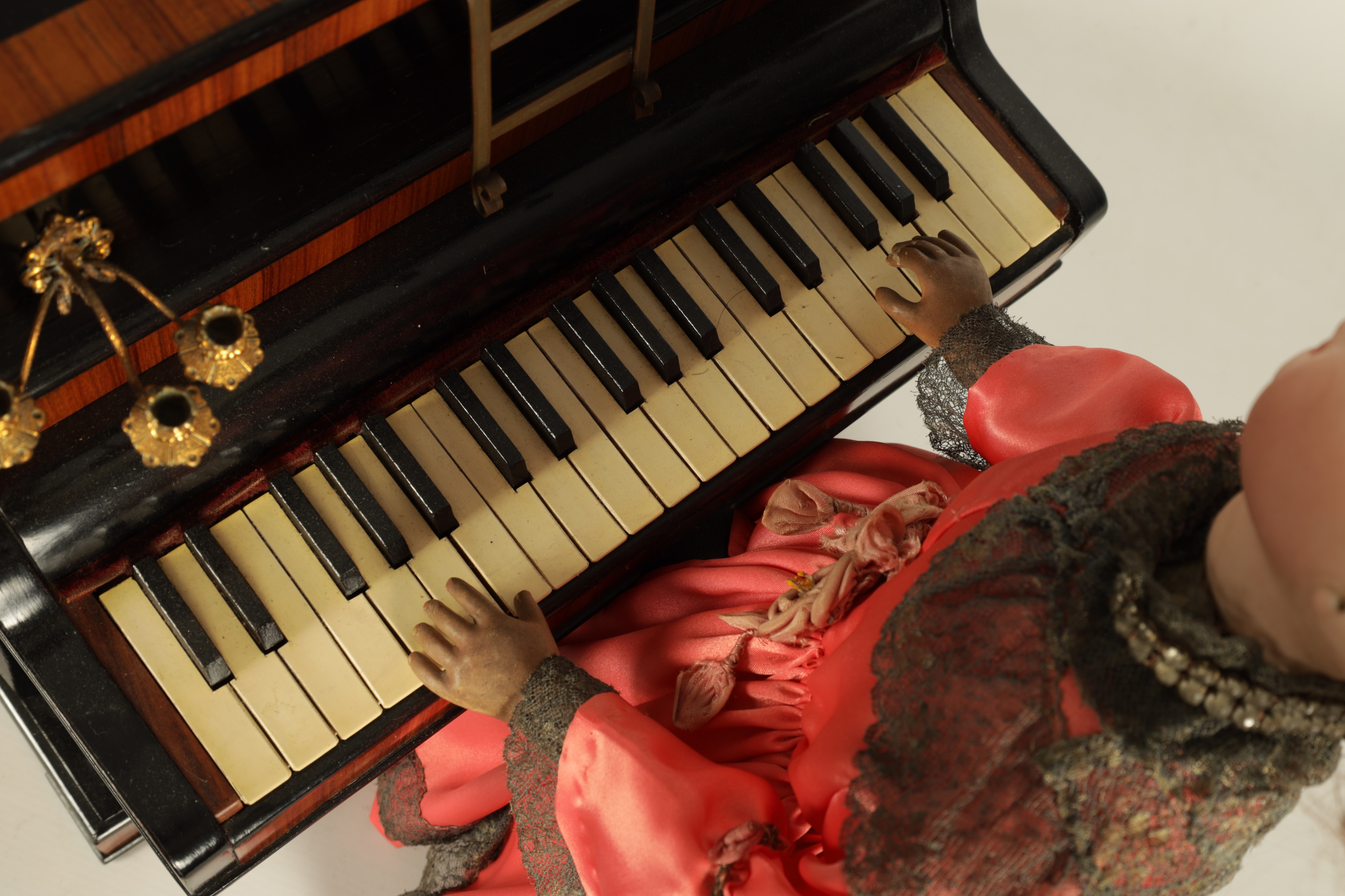 Lot 482 - A RARE 19TH CENTURY FRENCH AUTOMATON MUSIC