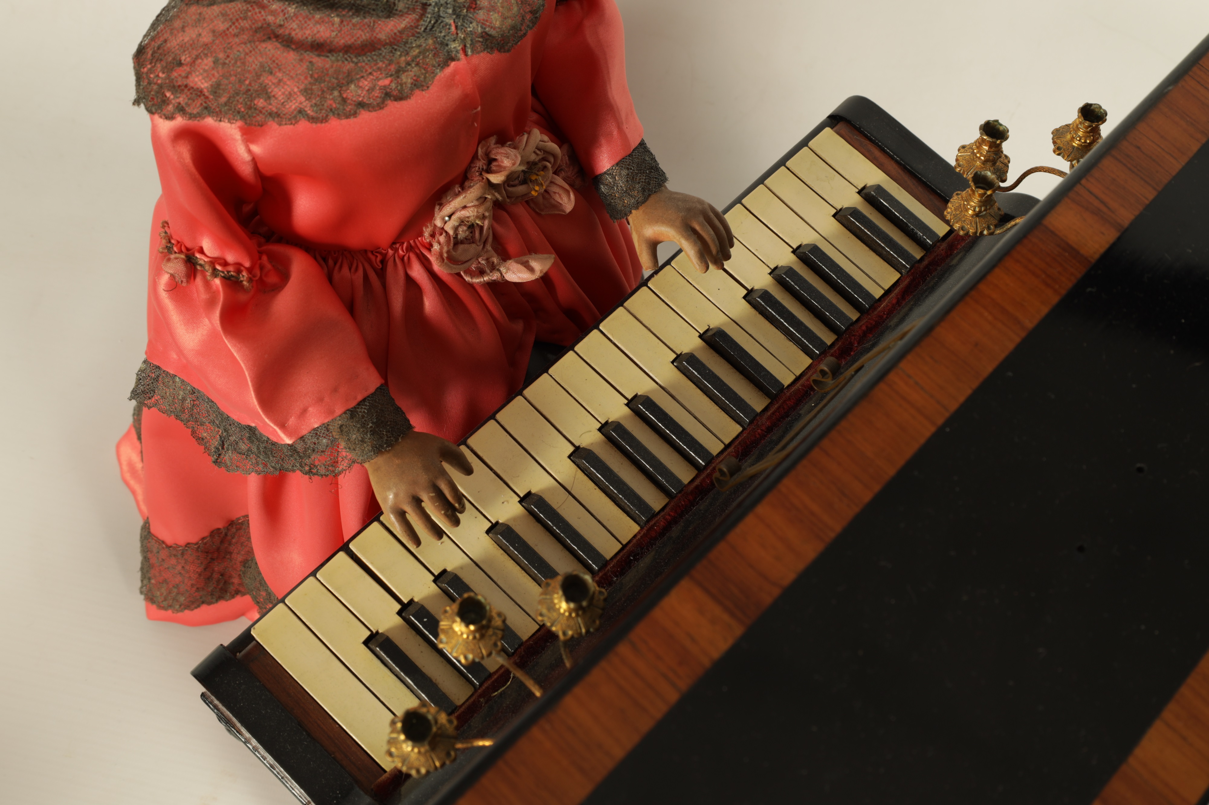 Lot 482 - A RARE 19TH CENTURY FRENCH AUTOMATON MUSIC