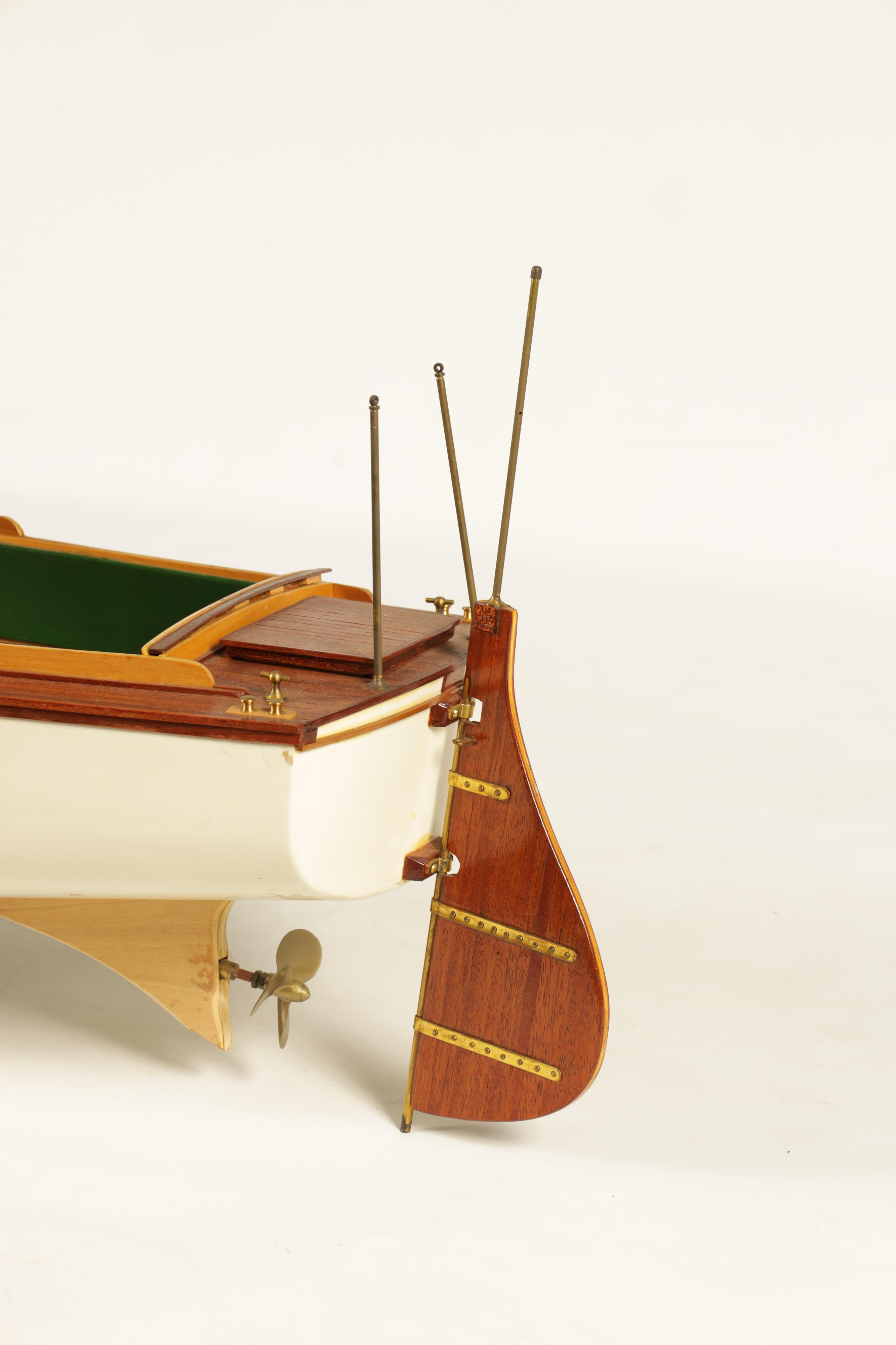 Lot 539 - A 20TH CENTURY CENTURY KRICK "VICTORIA" LIVE