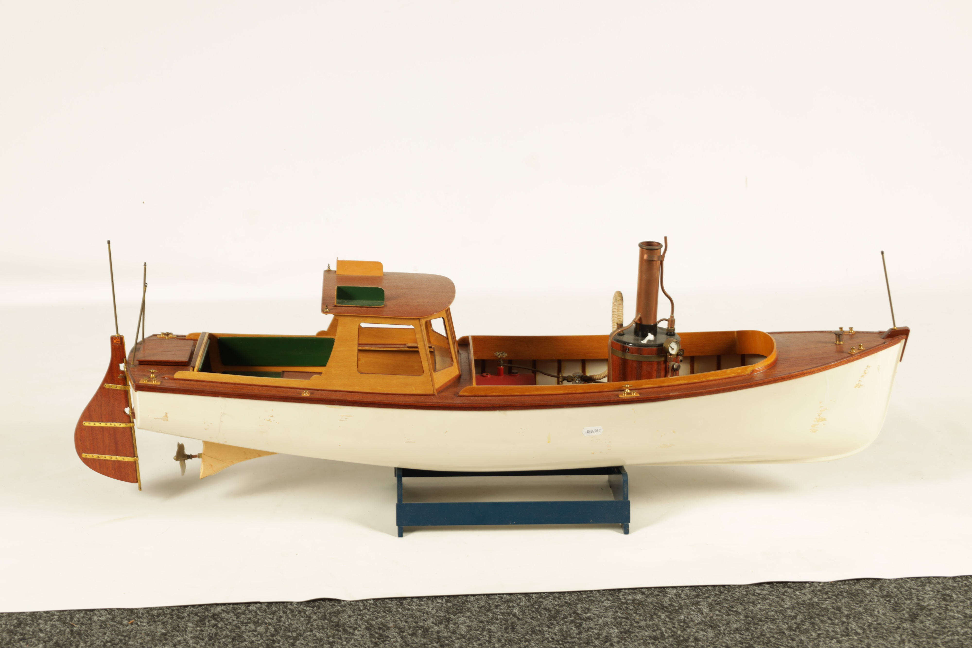Lot 539 - A 20TH CENTURY CENTURY KRICK "VICTORIA" LIVE