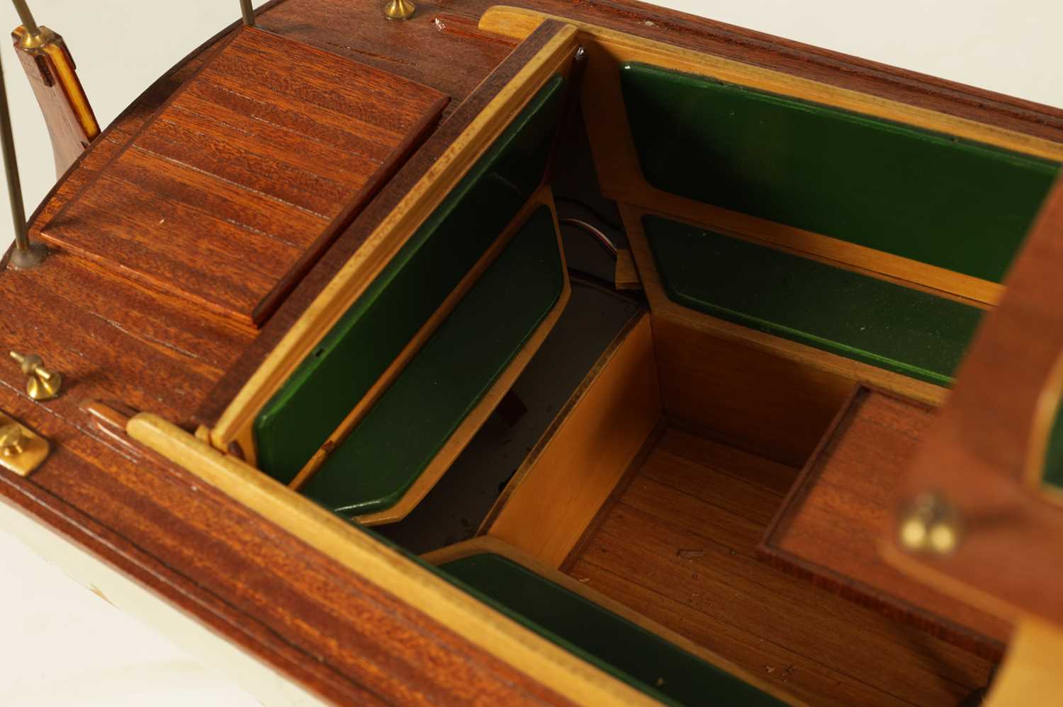 Lot 539 - A 20TH CENTURY CENTURY KRICK "VICTORIA" LIVE