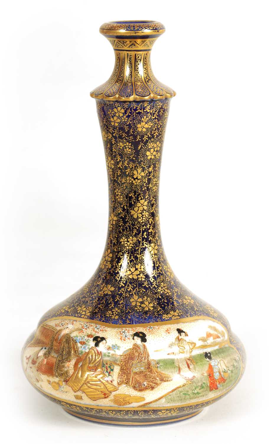 Lot 131 - A FINE JAPANESE MEIJI PERIOD PORCELAIN