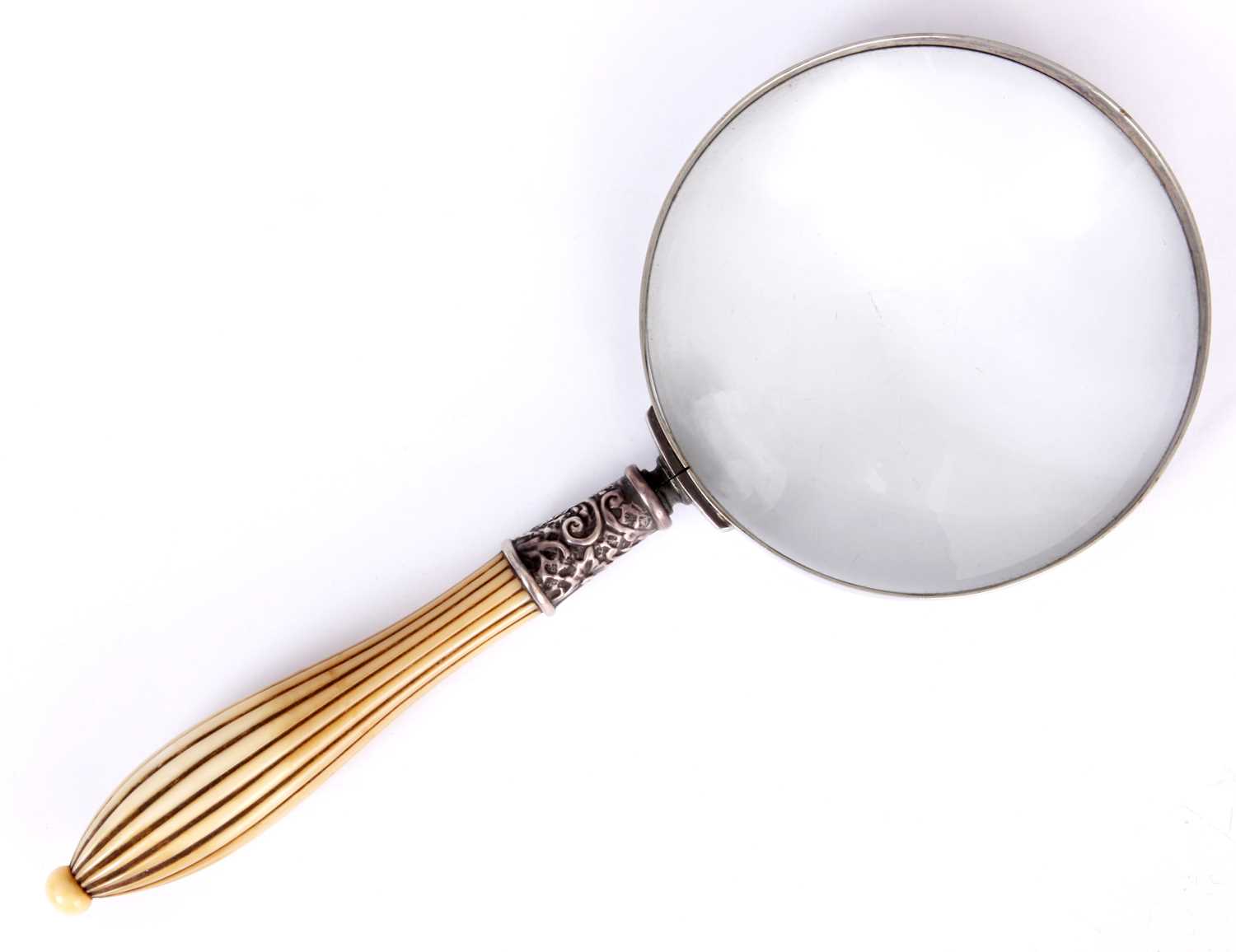 Lot 56 - A LATE 19TH CENTURY MAGNIFYING GLASS with