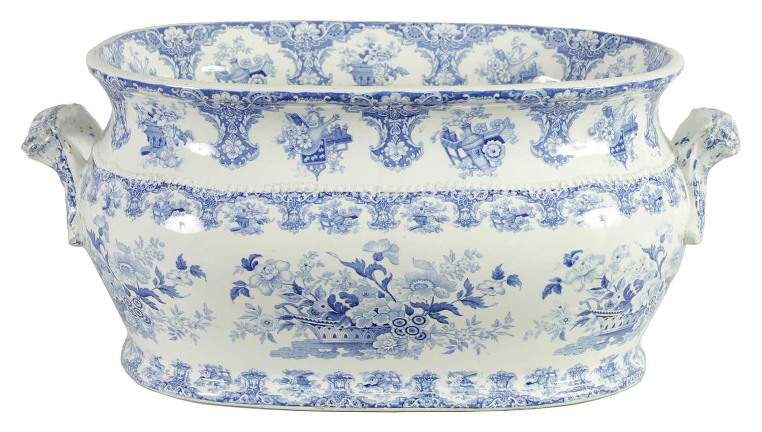 Lot 59 - A LARGE EARLY 19TH CENTURY BLUE AND WHITE