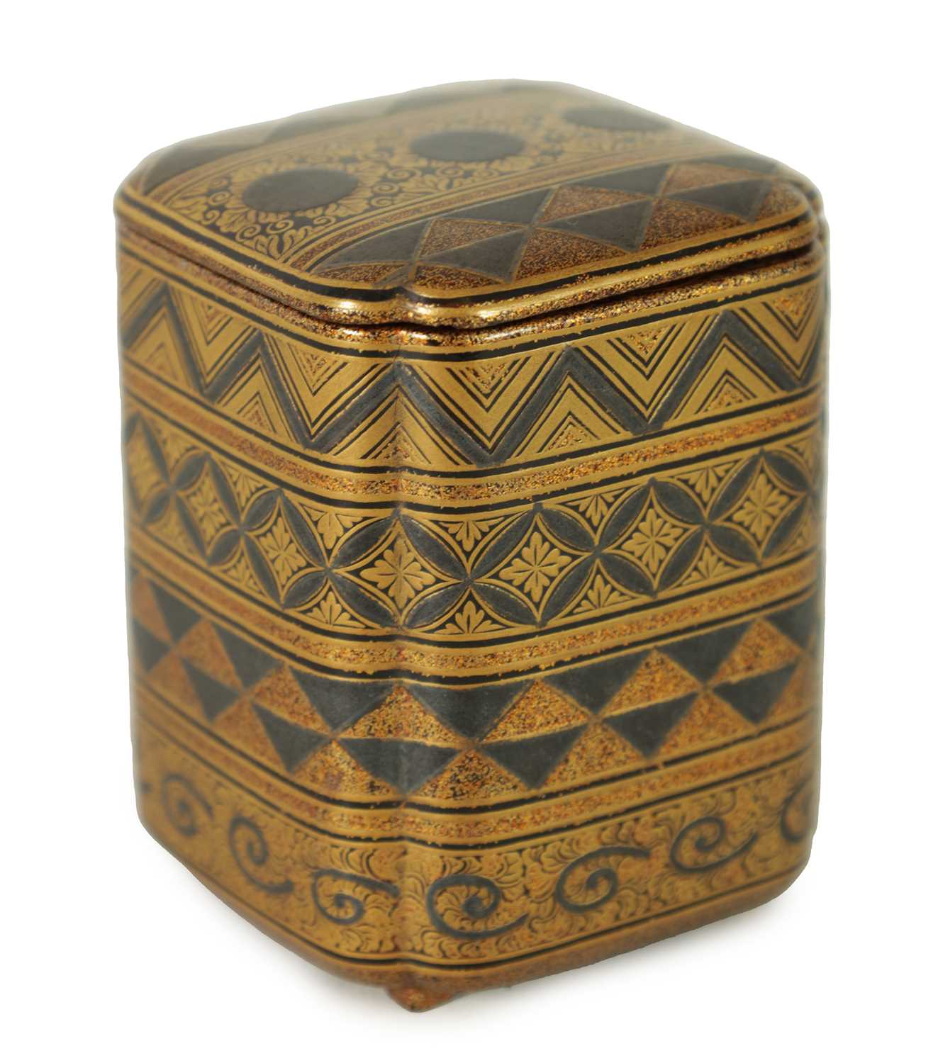 Lot 269 - A JAPANESE MEIJI PERIOD GOLD LACQUERED