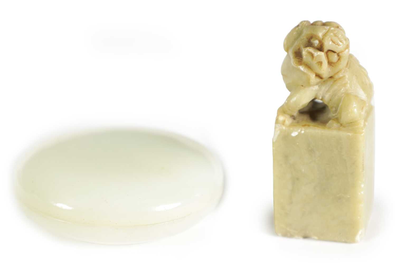 Lot 133 - AN 18TH/19TH CENTURY CHINESE MUTTON-FAT JADE
