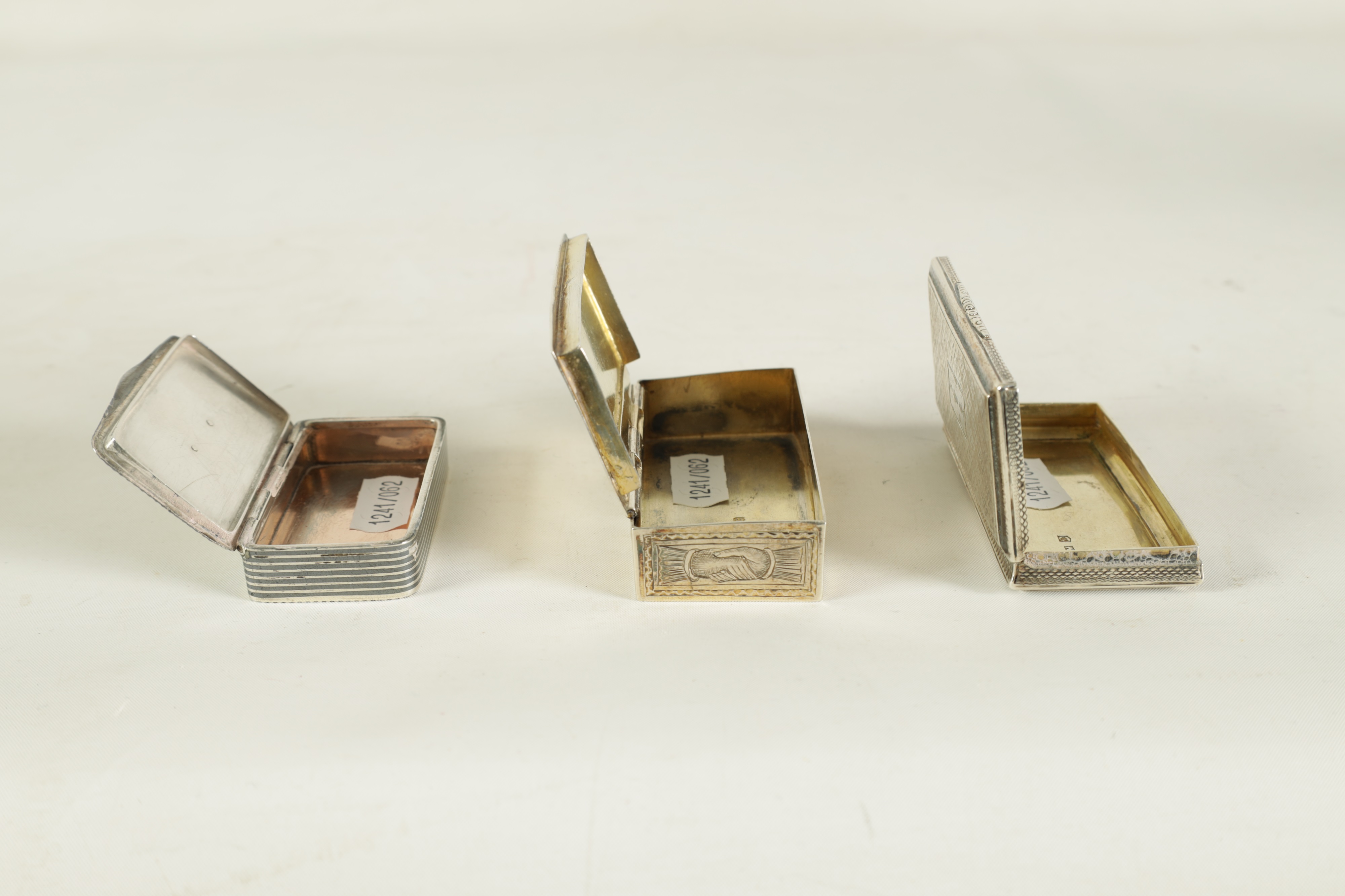 Lot 273 - A GEOGRE IV NATHANIEL MILLS SILVER SNUFF BOX