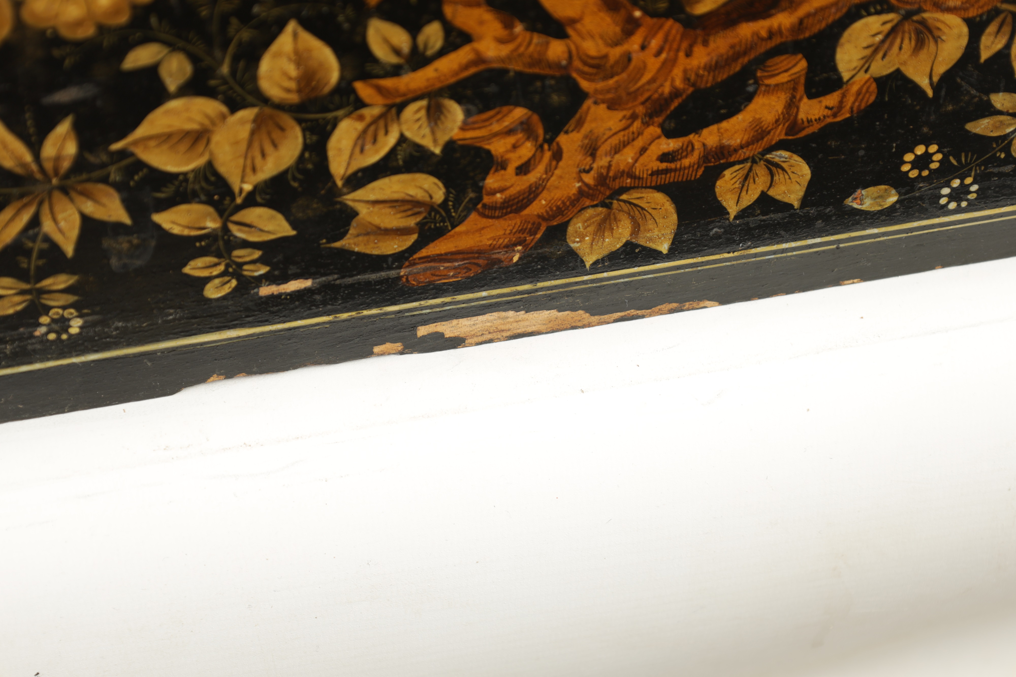 Lot 885 - A 19TH CENTURY FRENCH LACQUER WORK LIDDED