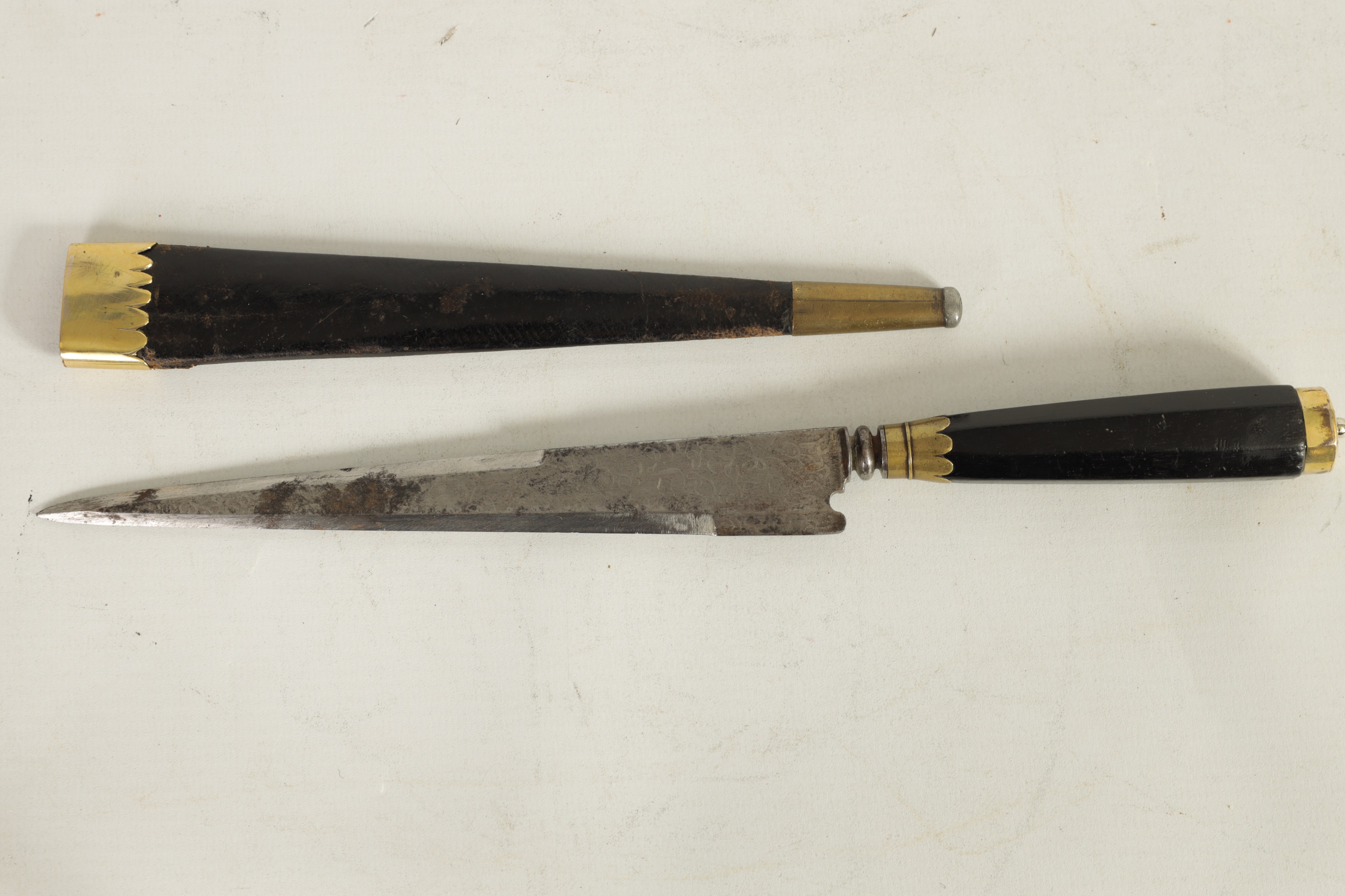Lot 366 - AN 18TH CENTURY ITALIAN DAGGER