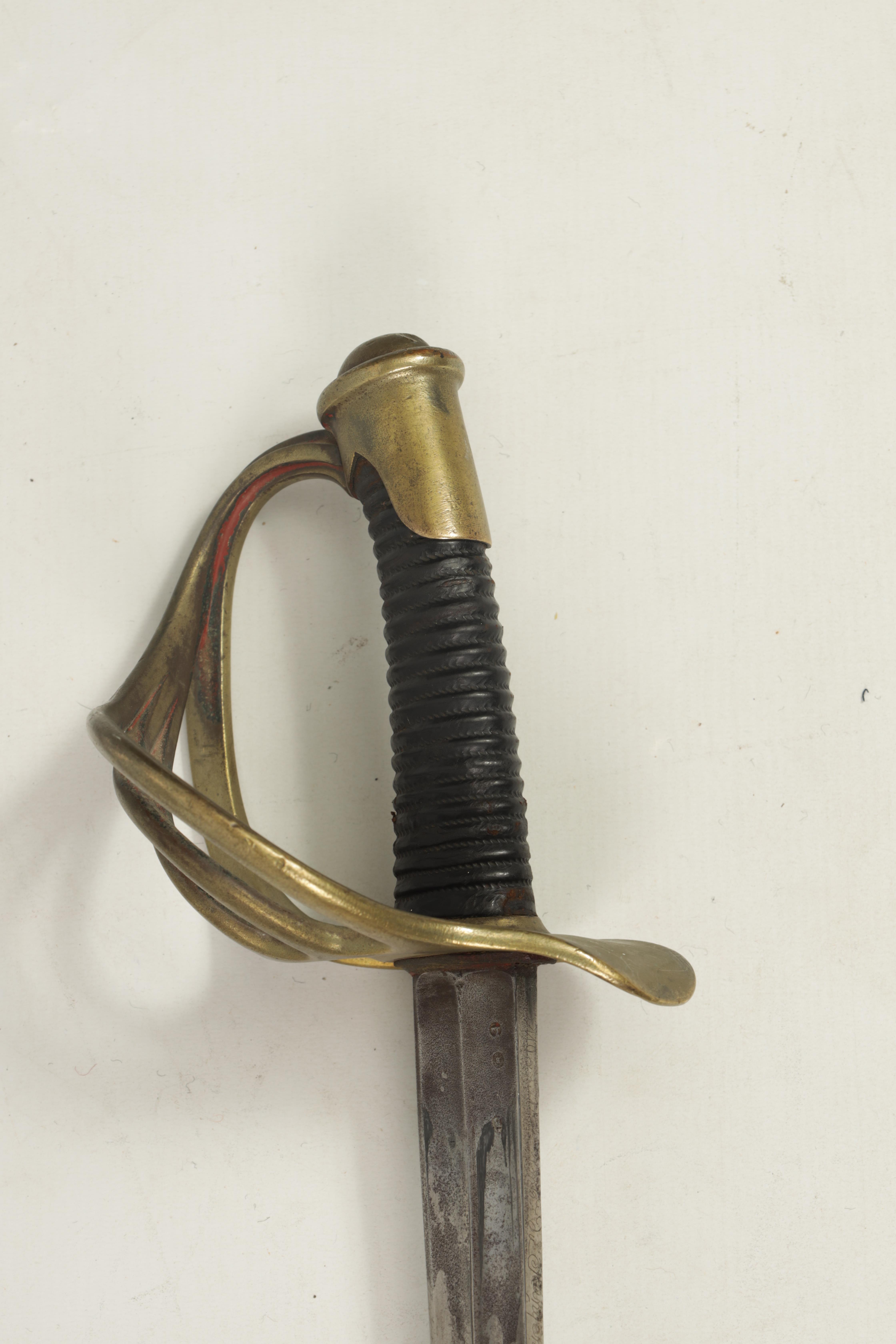 Lot 370 - AN EARLY 19TH CENTURY FRENCH CAVALRY SWORD