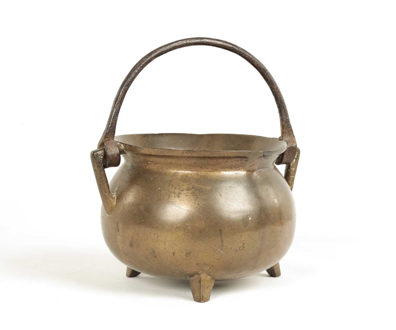 Lot 504 - A LATE 17TH CENTURY ENGLISH BRONZE CAULDRON
