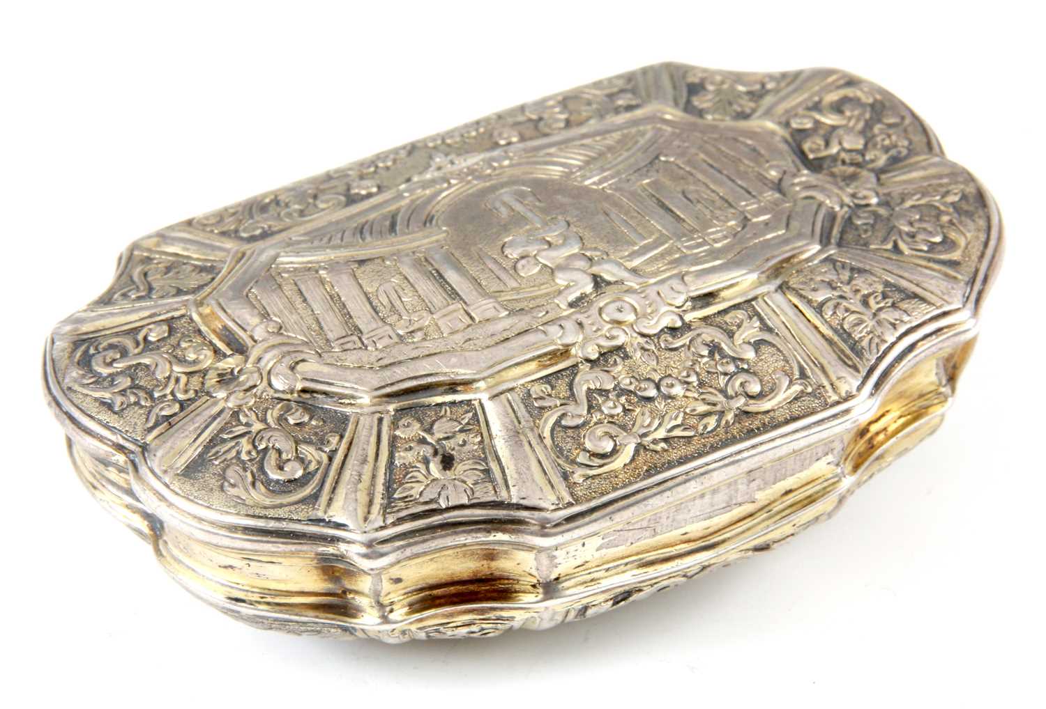 Lot 293 - AN 18TH CENTURY CONTINENTAL SILVER SHAPED