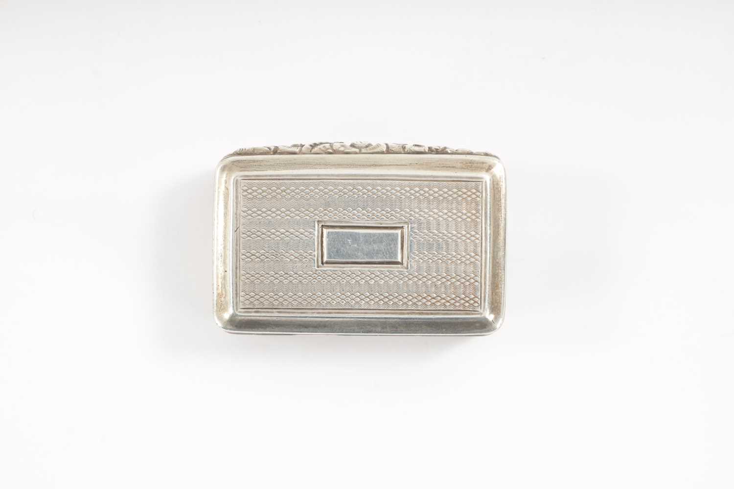 Lot 296 - A LATE GEORGIAN SILVER SNUFF BOX