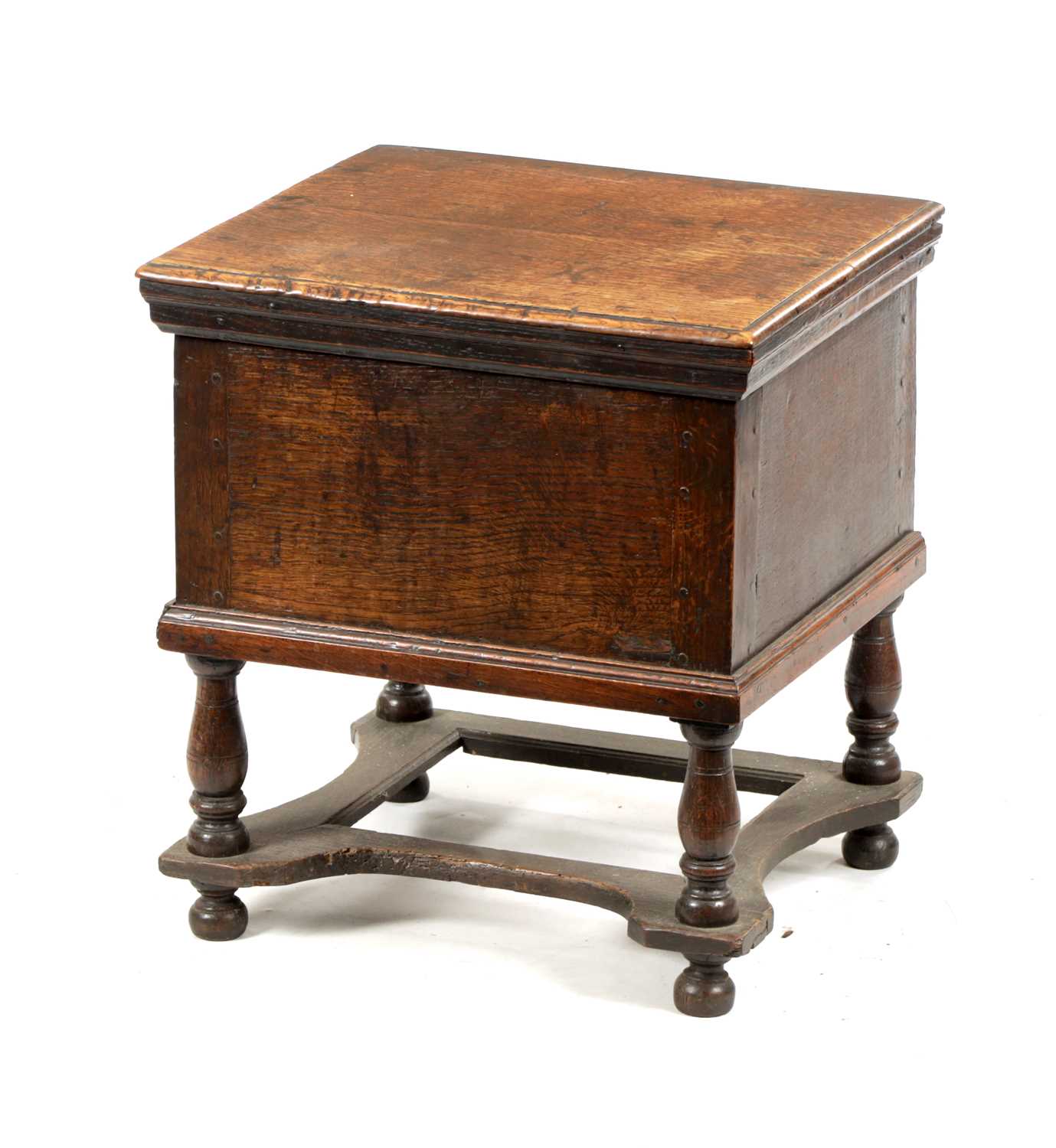 Lot 131 - AN EARLY 18TH CENTURY OAK CLOSE STOOL
