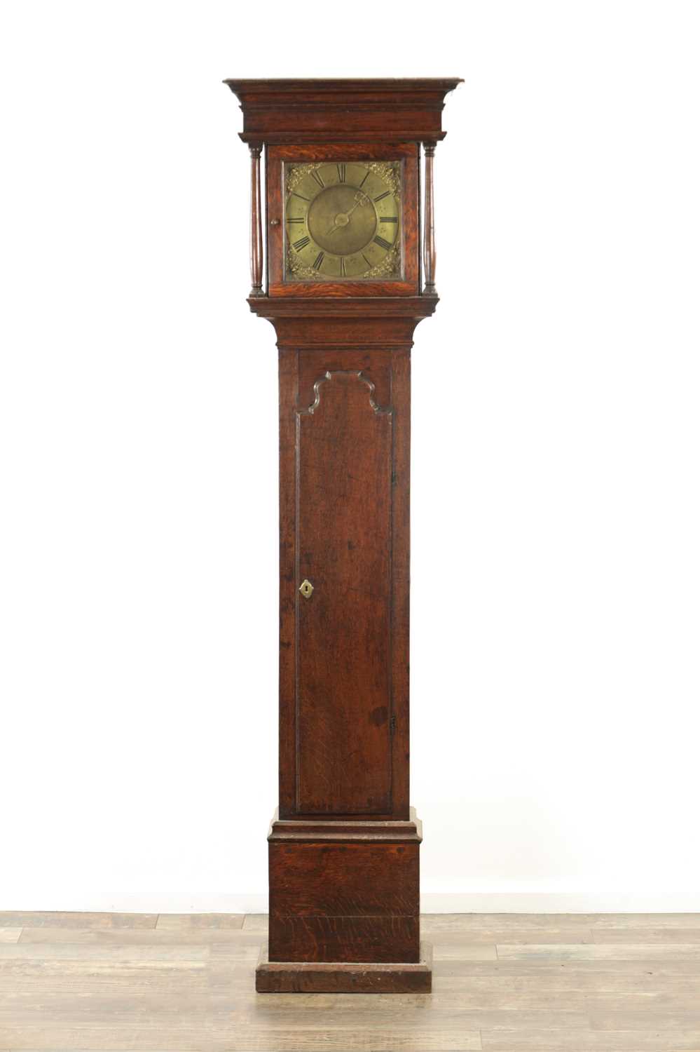 Lot 812 - A SMALL 18TH CENTURY 30-HOUR LONGCASE CLOCK