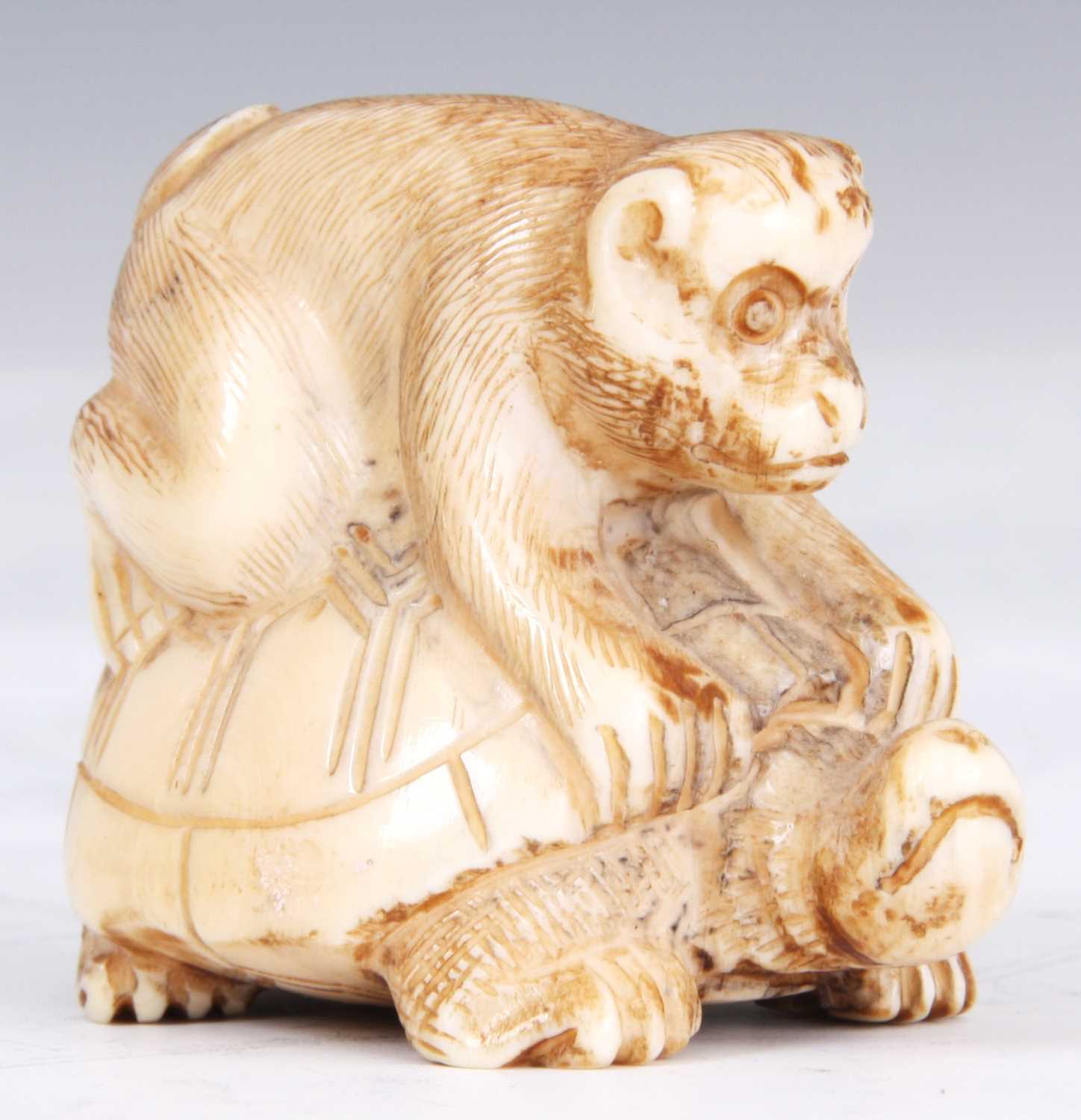 Lot 109 - A JAPANESE IVORY NETSUKE of a monkey sat on