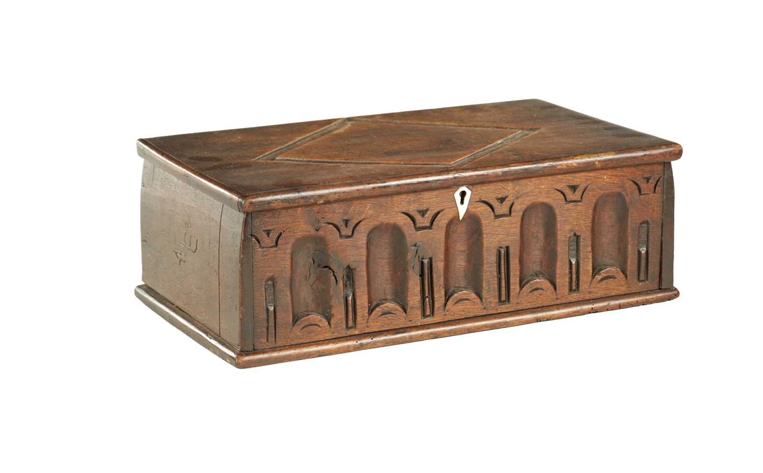 AN EARLY 18TH CENTURY OAK DEED BOX