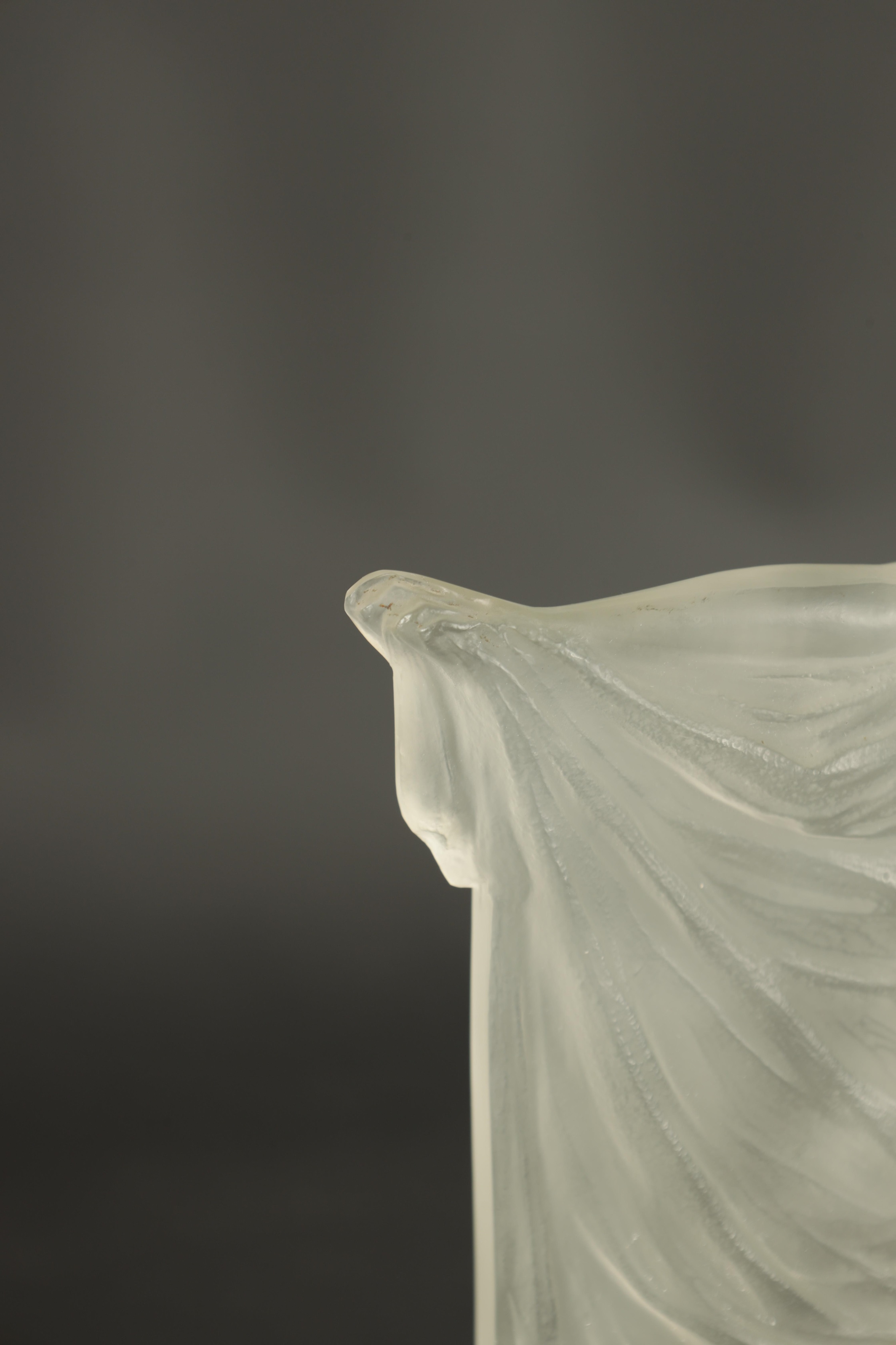 Lot 36 - AN R LALIQUE FRANCE CLEAR AND FROSTED GLASS