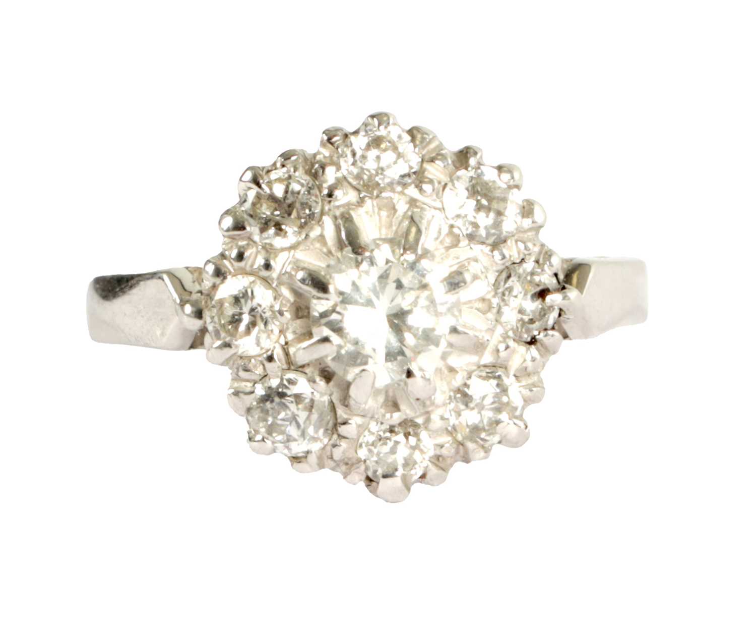 Lot 324 - A LADIES' 18CT WHITE GOLD DIAMOND DAISY RING