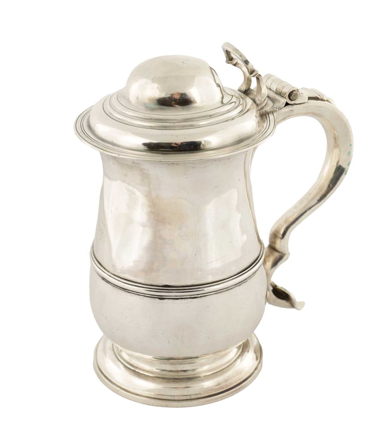 Lot 396 - A GEORGE III SILVER TANKARD
