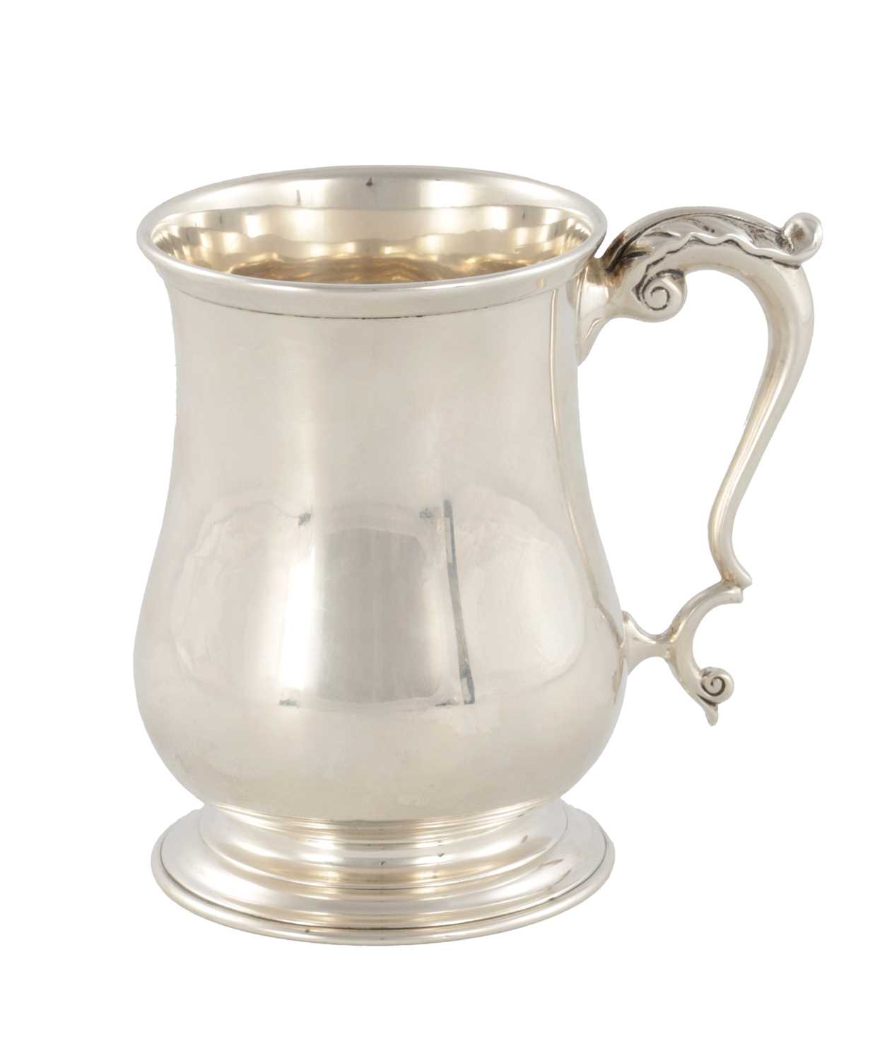 Lot 415 - A GEORGE V SILVER TANKARD