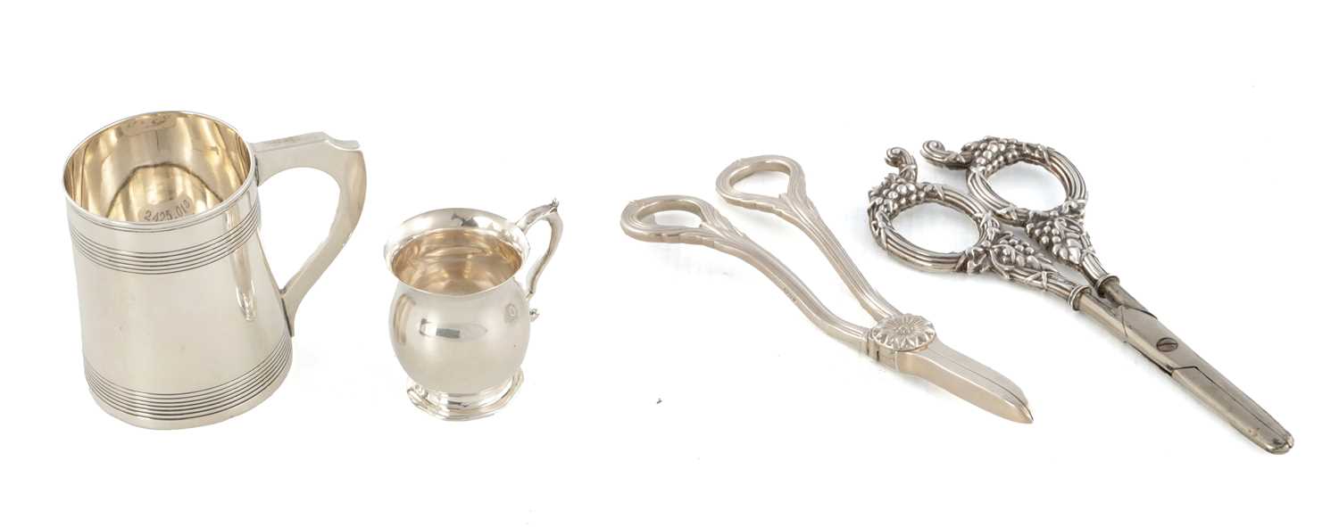 Lot 475 - A COLLECTION OF SILVER ITEMS