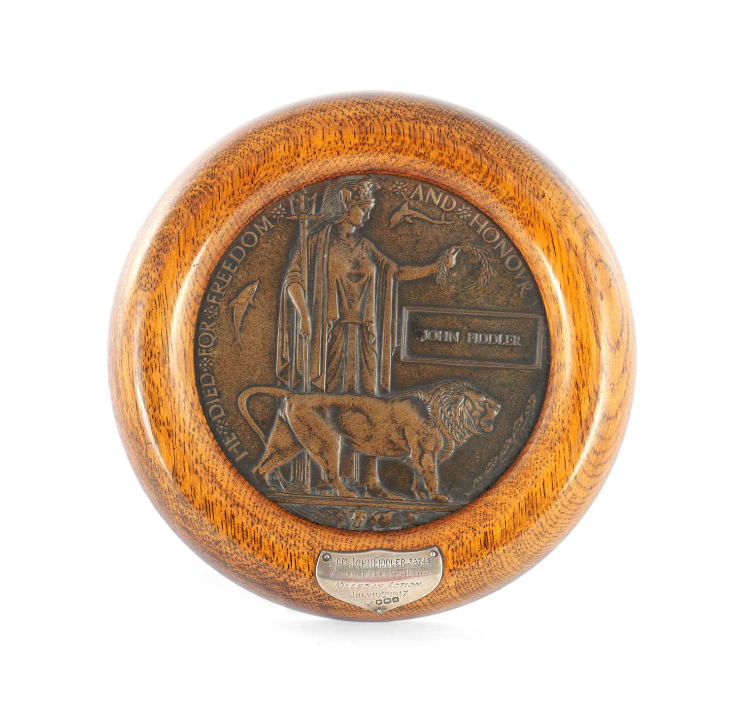 Lot 807 - A WW1 OAK FRAMED BRONZE DEATH PENNY