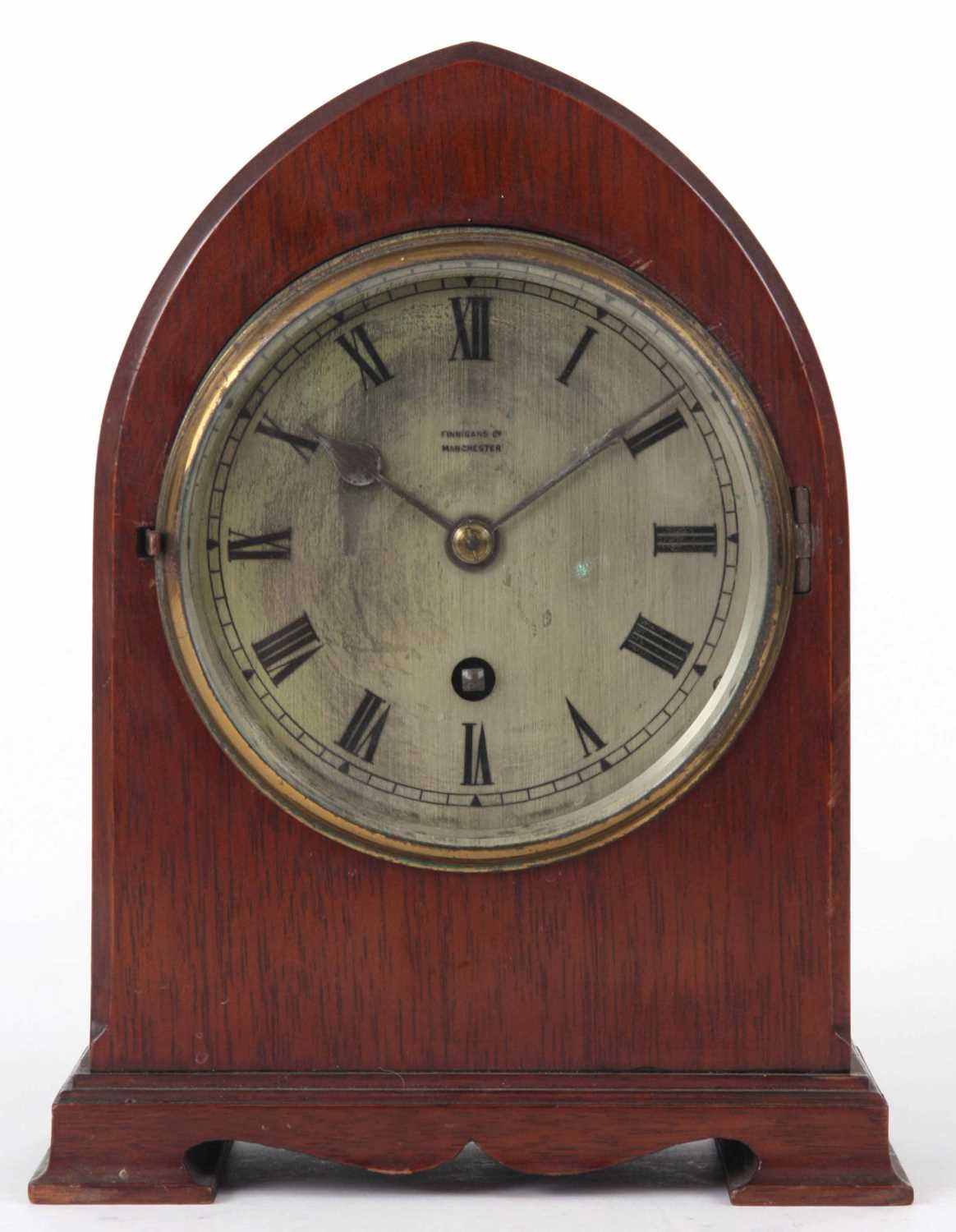 Lot 77 - A MAHOGANY CASED MANTLE CLOCK BY FINNIGANS