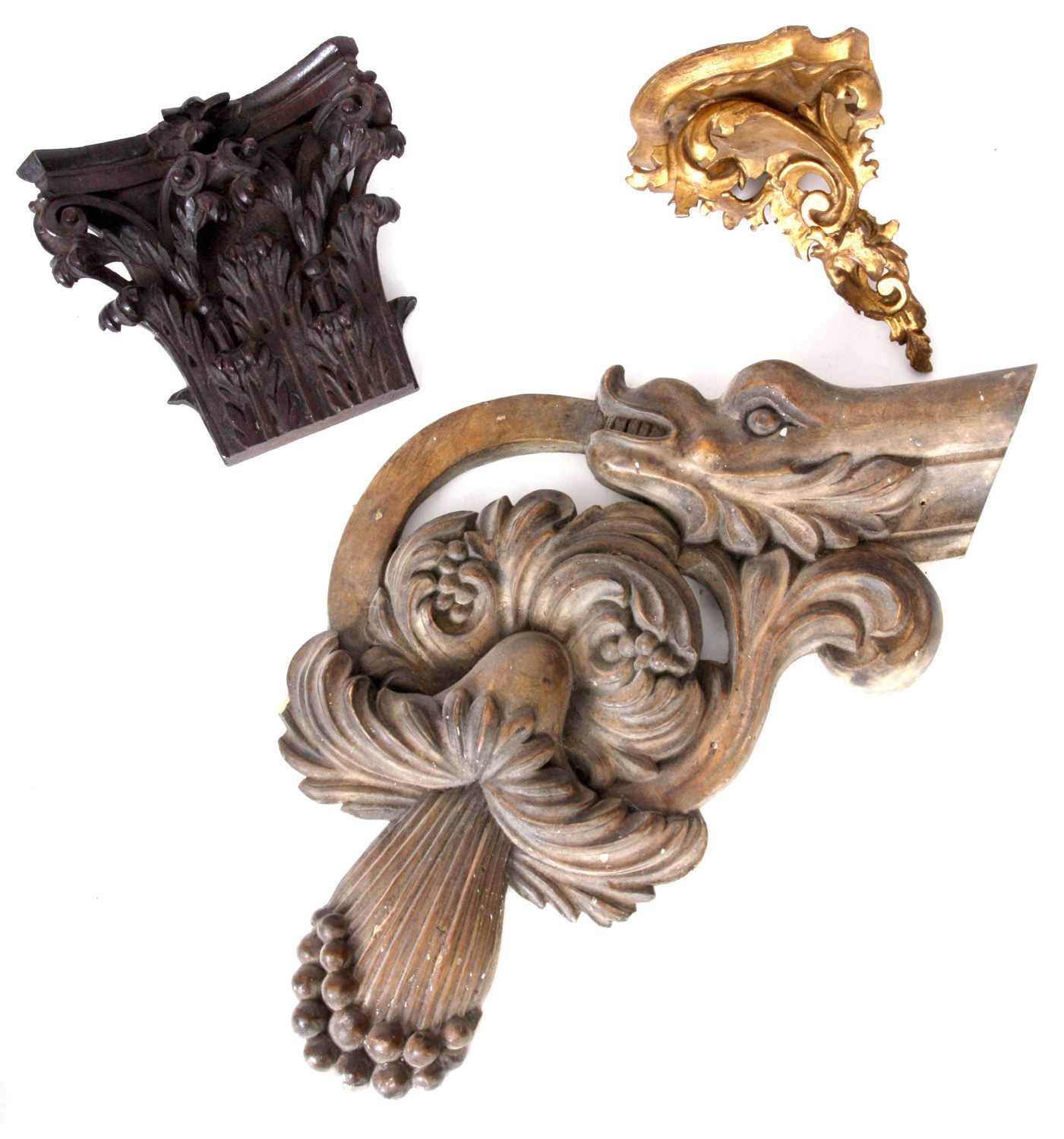 Lot 437 - A 19TH CENTURY SMALL GILT SCROLLED CARVED